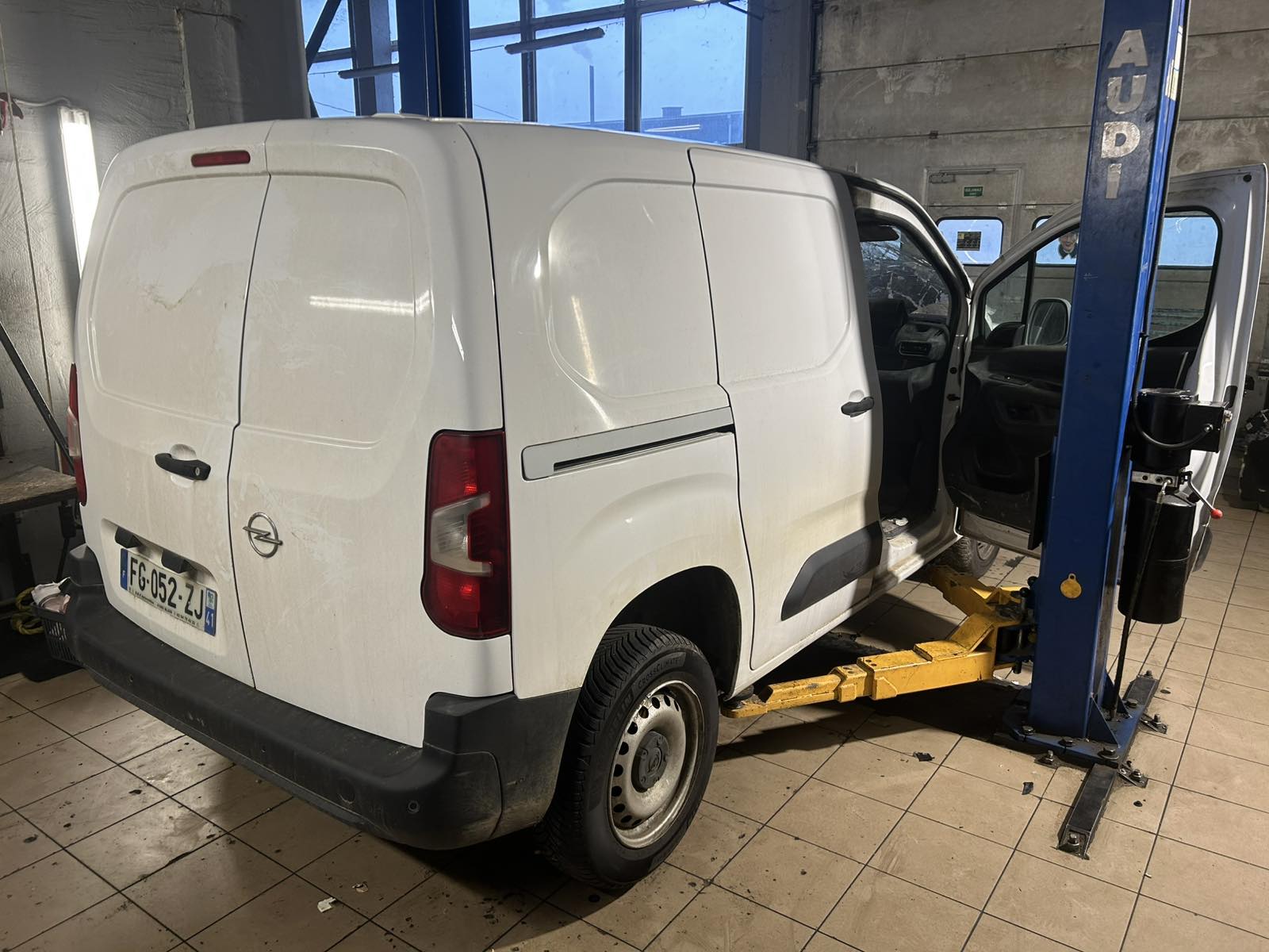 Utilisé Opel Combo Rétroviseur latéral et ses détails 98169897XT