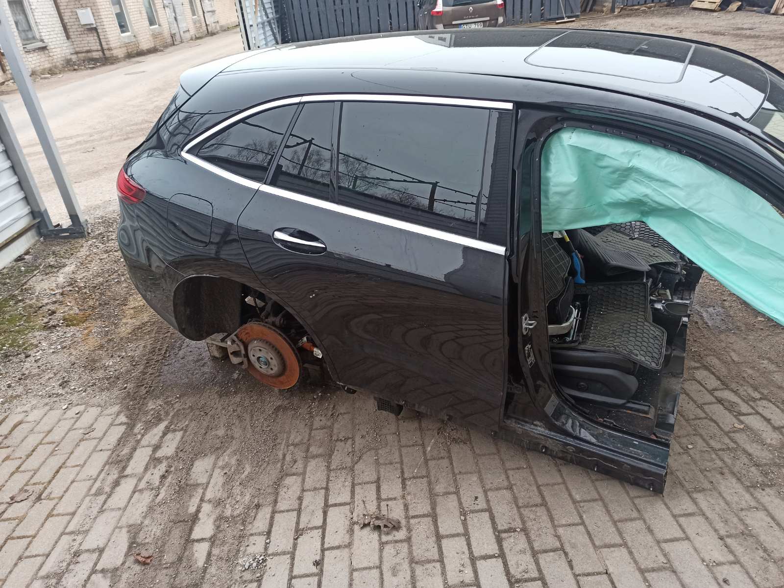 Used Mercedes Benz EQC Fuse blocks A2135403539