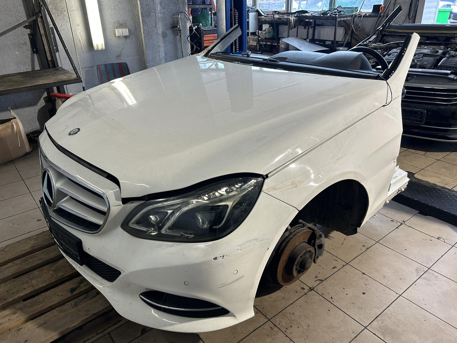 Used Mercedes Benz E-Class Front bumper beam A2126201500