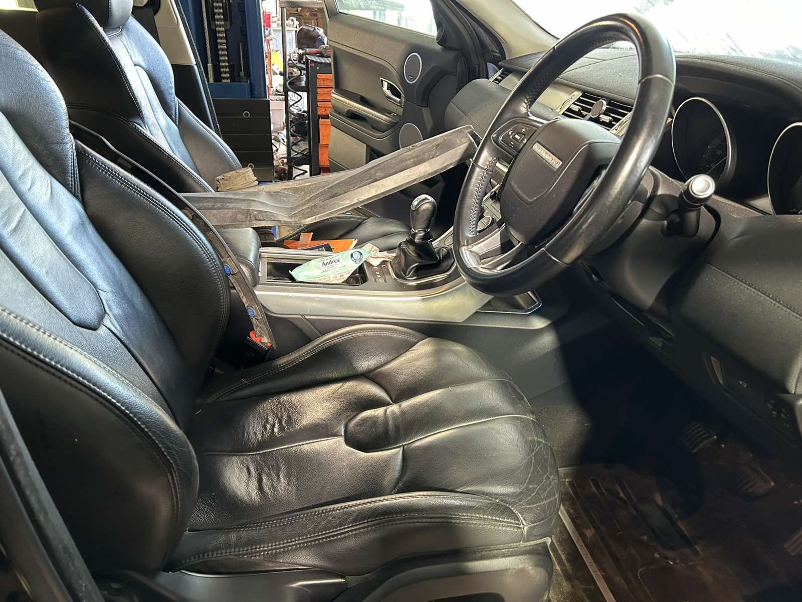 Used Land Rover Evoque Cooling radiator bracket LR024295