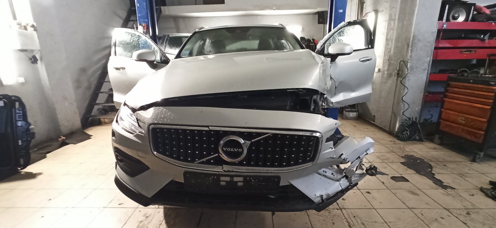 Naudotas VOLVO V60 Bagažinės dangčio amortizatorius 32296298