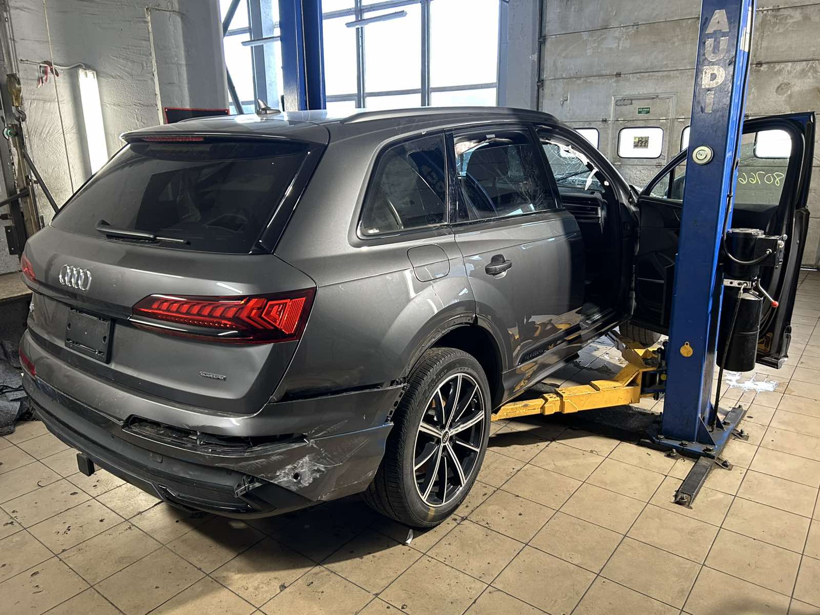 Used AUDI Q7 Front door strip to the glass exterior 4M0837901