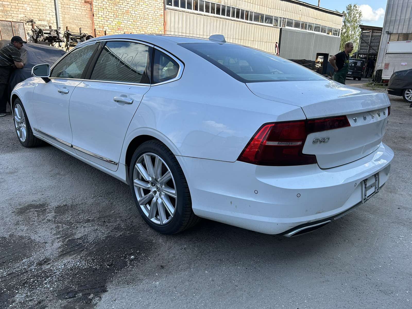 Used VOLVO S90 Rear side door sealing rubber on the door 31365734