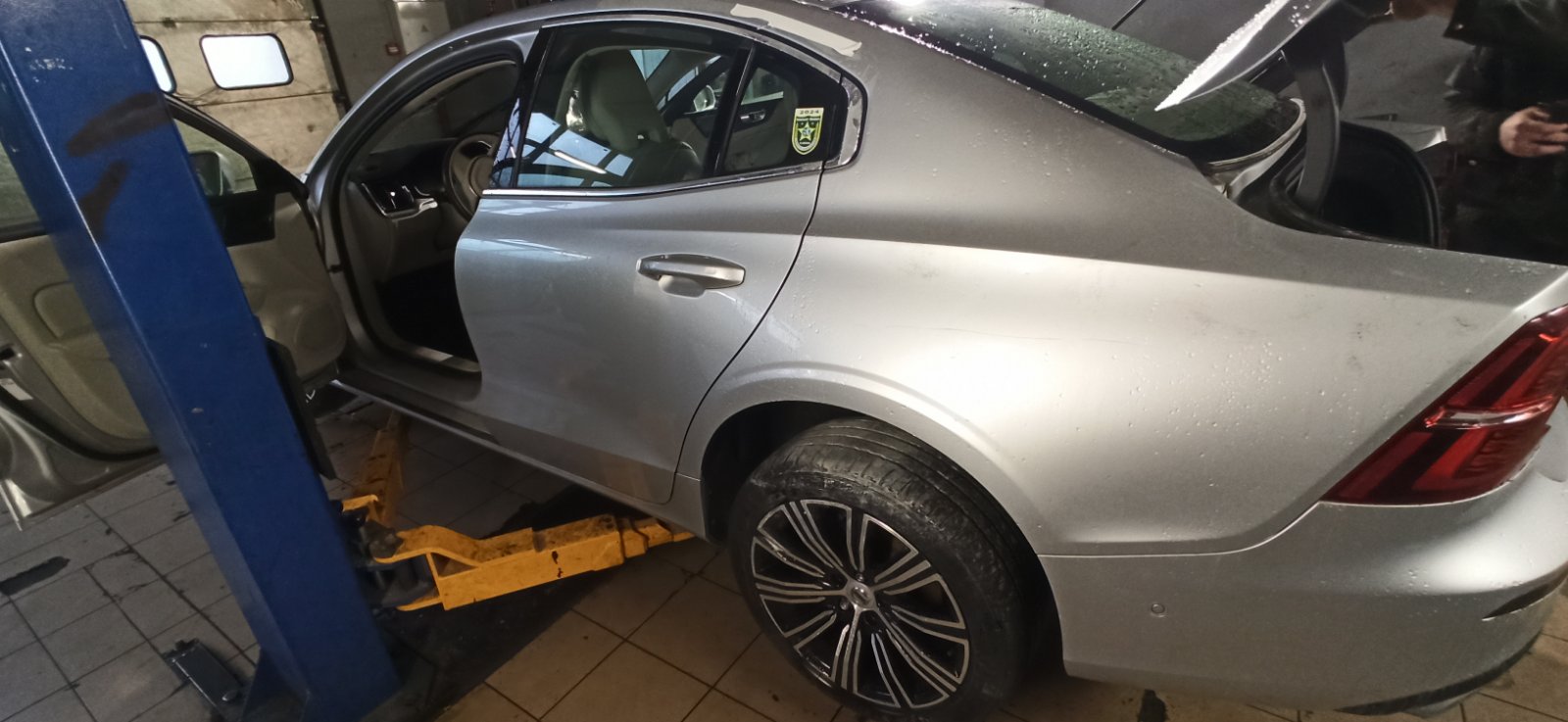 Used VOLVO S60 Interior shoulder control panel 31674024