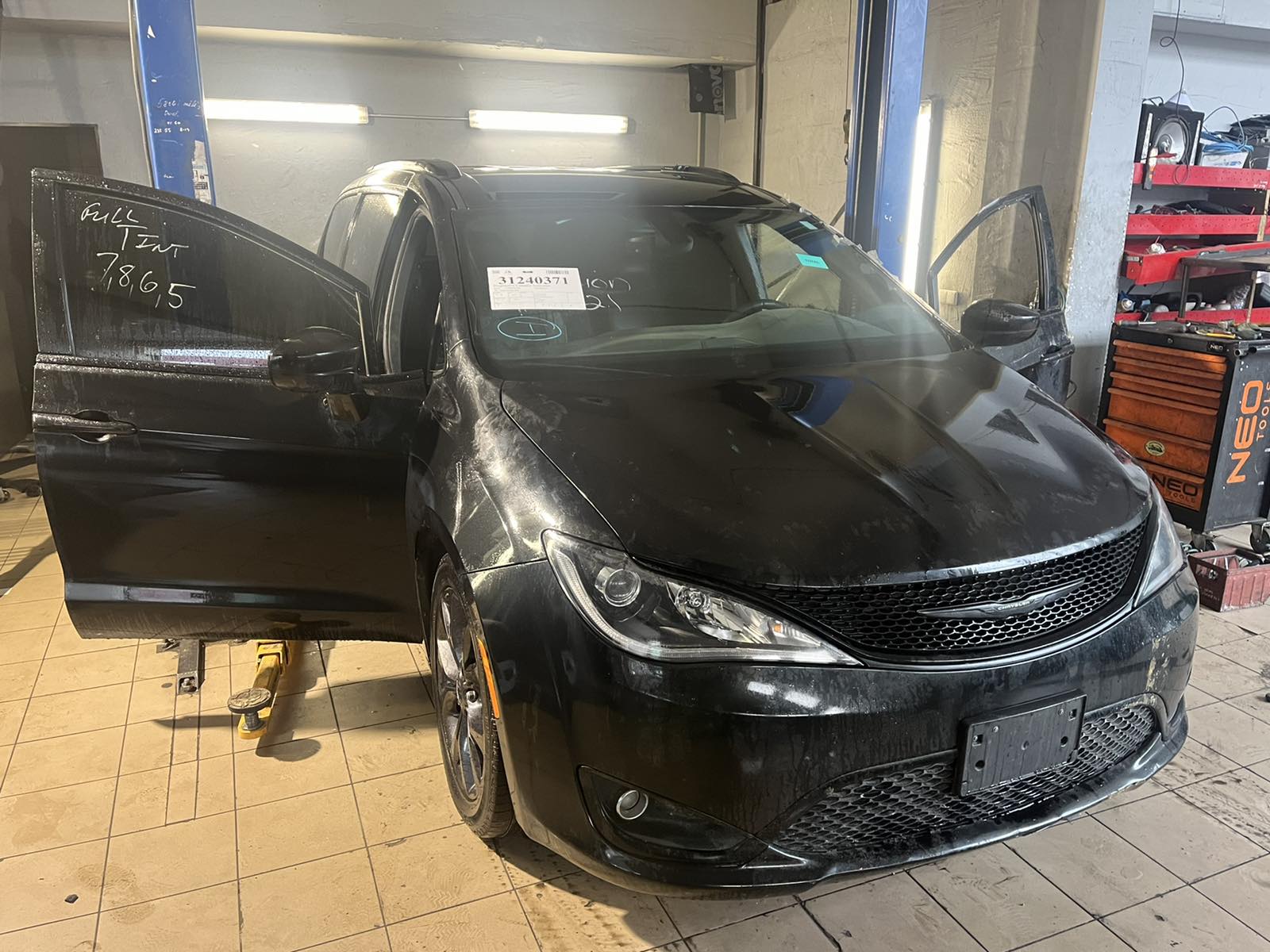 Used Chrysler Pacifica Rear bumper bracket 68229231AD