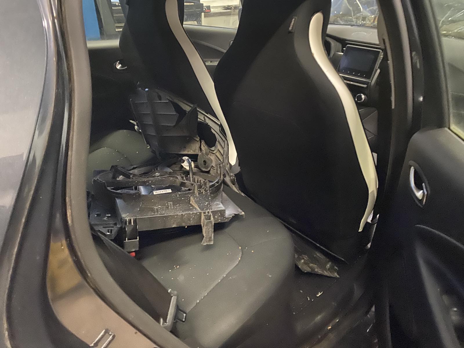 Used RENAULT Zoe Conditioner expansion tank 921405885R