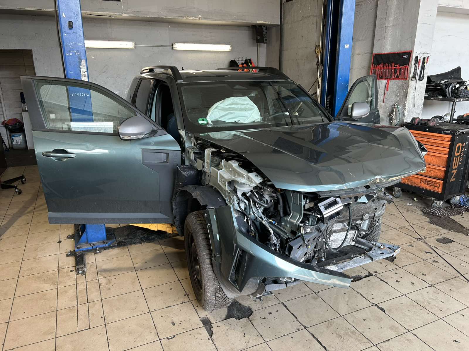 Used Dacia Duster Rear wing and its parts