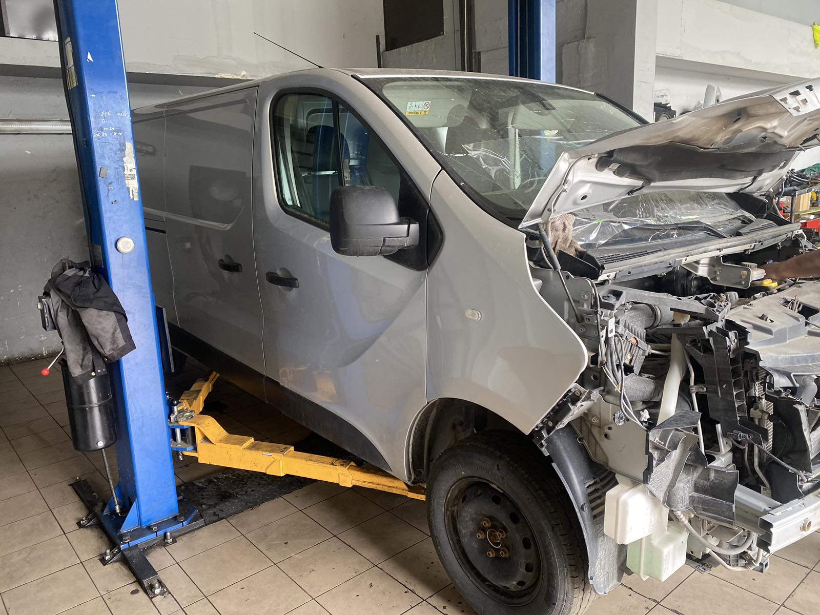 Used RENAULT Trafic Air intake hose 244936098R