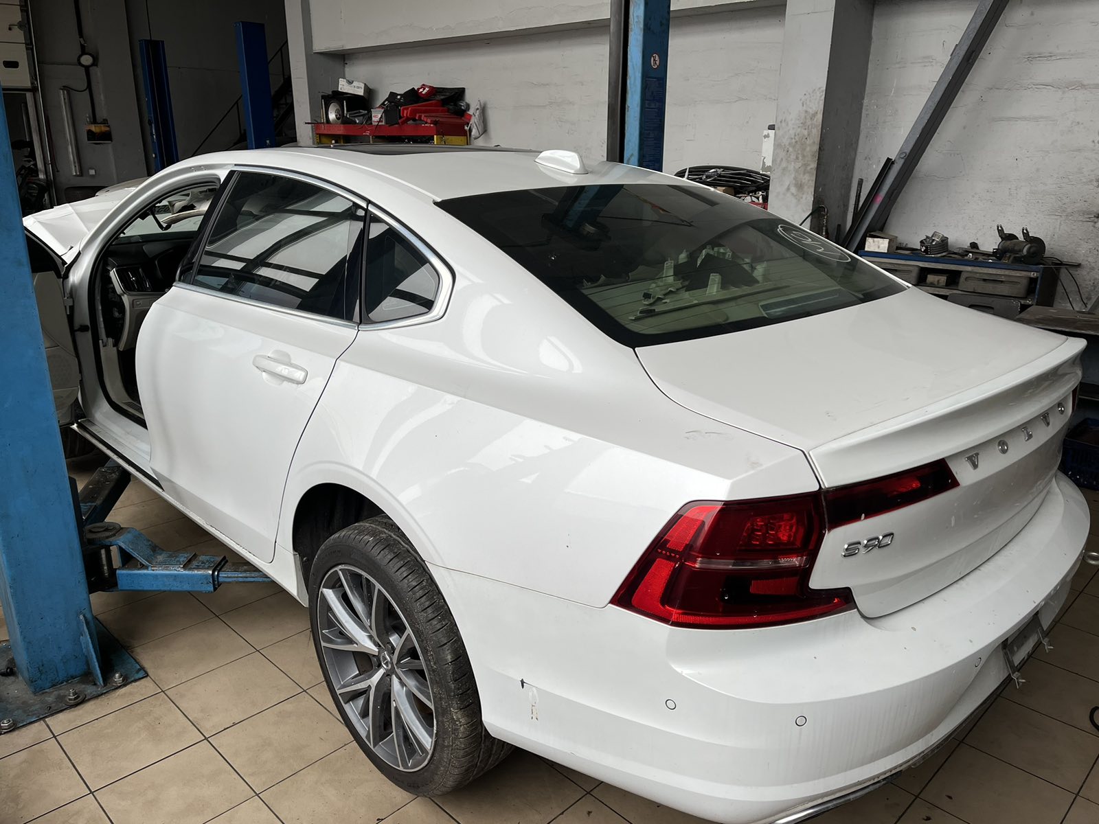 Used VOLVO S90 Rear wing and its parts 31415740