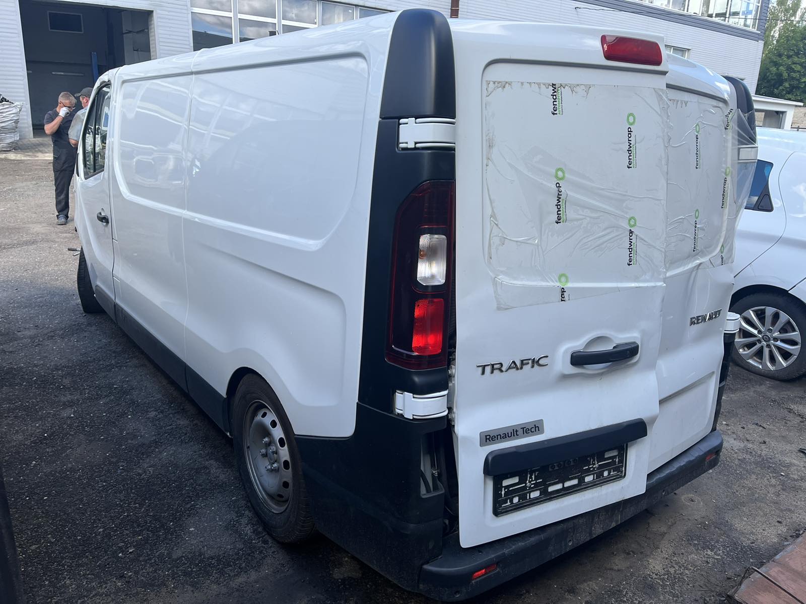 Used RENAULT Trafic EGR valve valve 147100361R