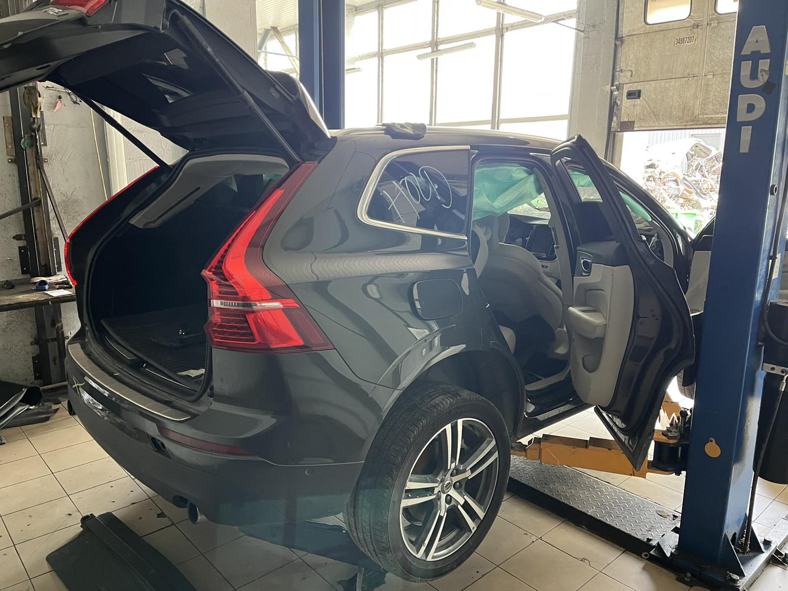 Used VOLVO XC60 Rear wing ventilation grille 31449325