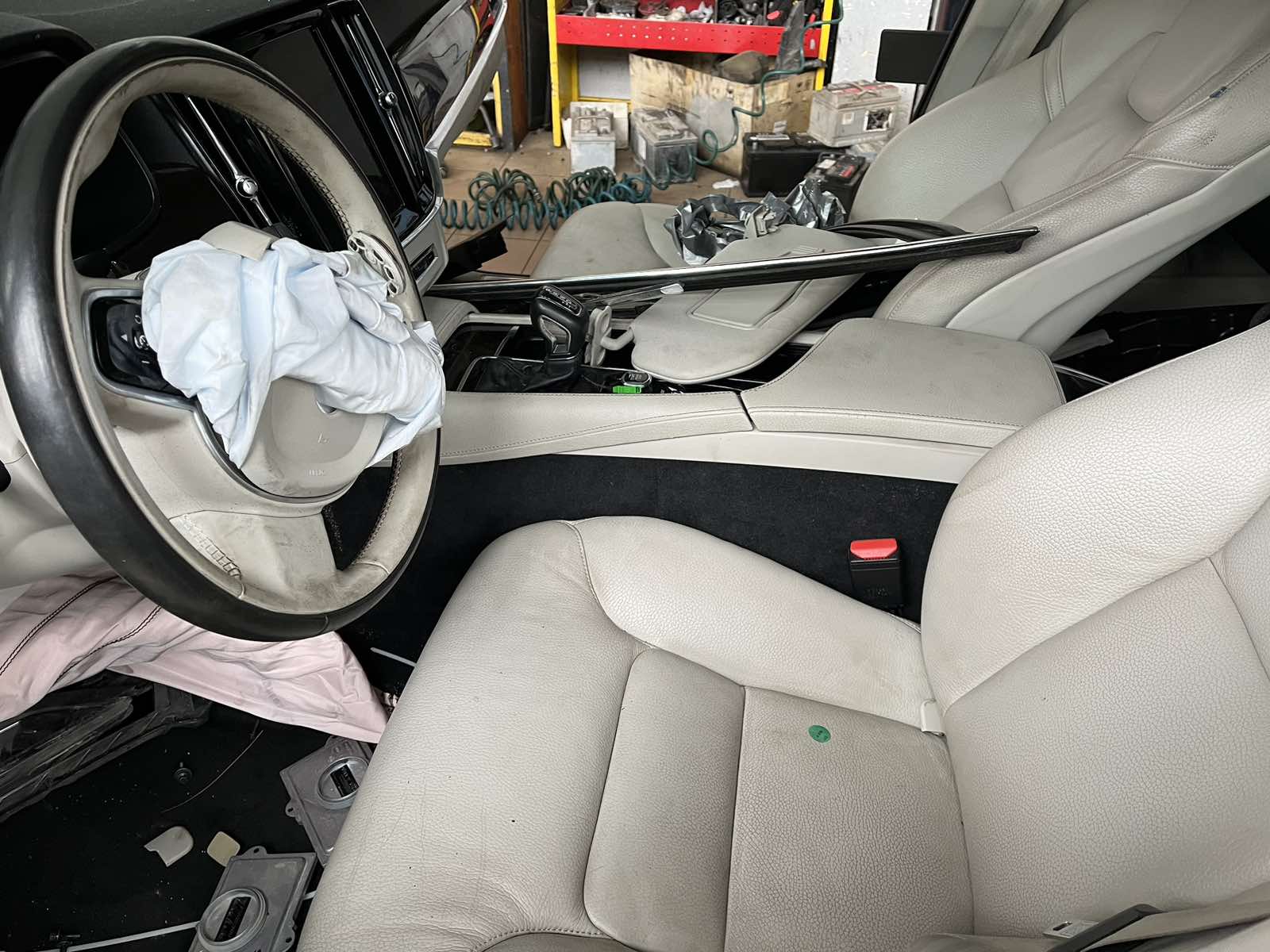 Naudotas VOLVO S90 Galinių šoninių durų juostelė prie stiklo išorinė ...