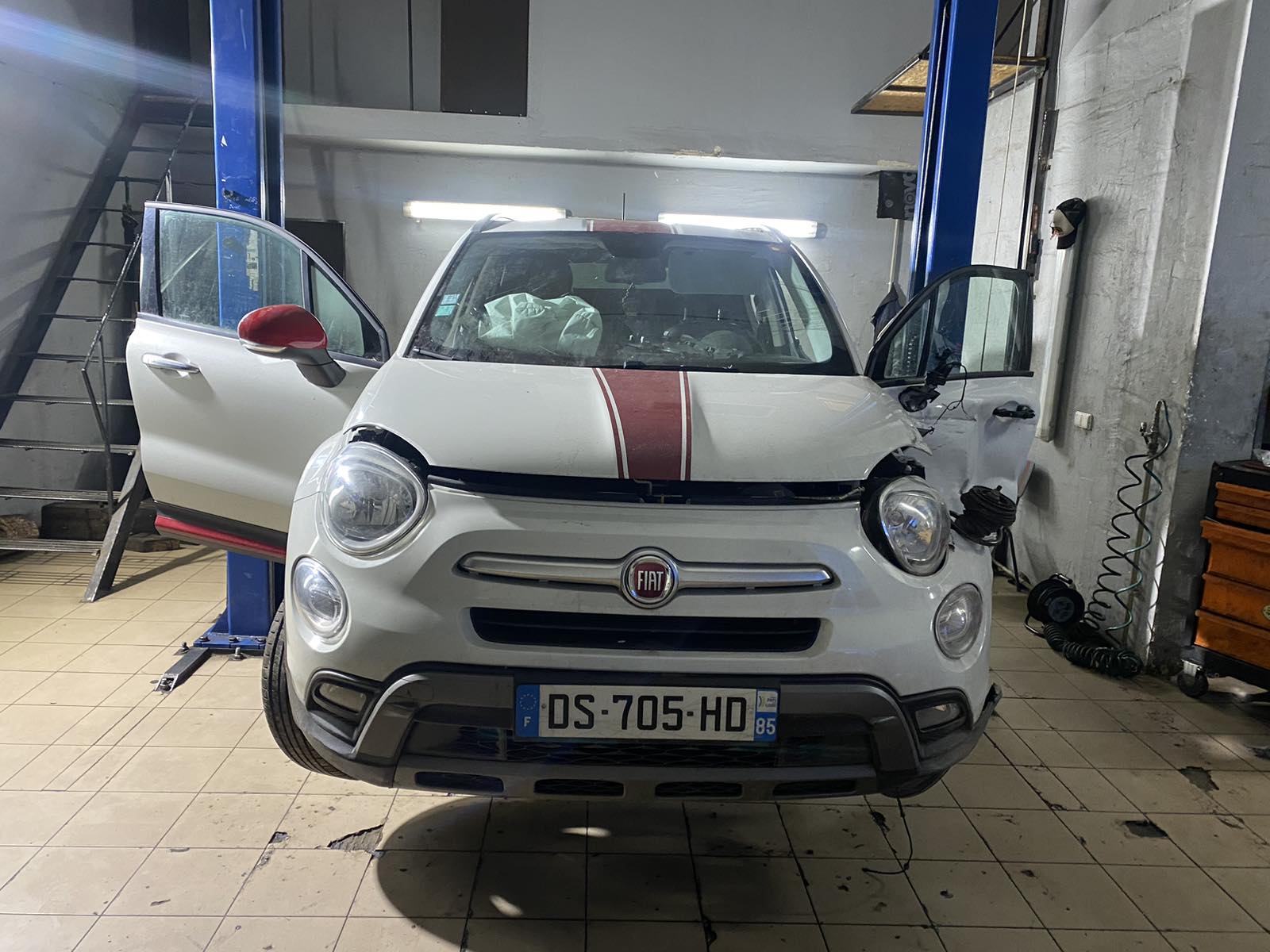 Used FIAT 500X Cooling radiator hose 51960356