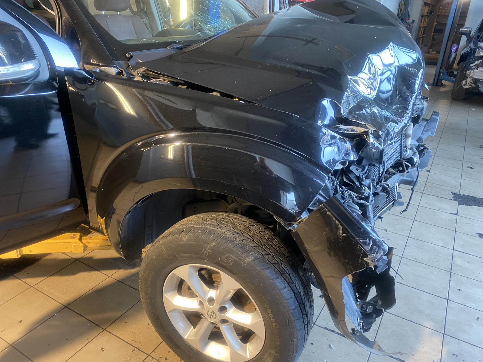 Used NISSAN Pathfinder Rear axle and its details 39600EB310