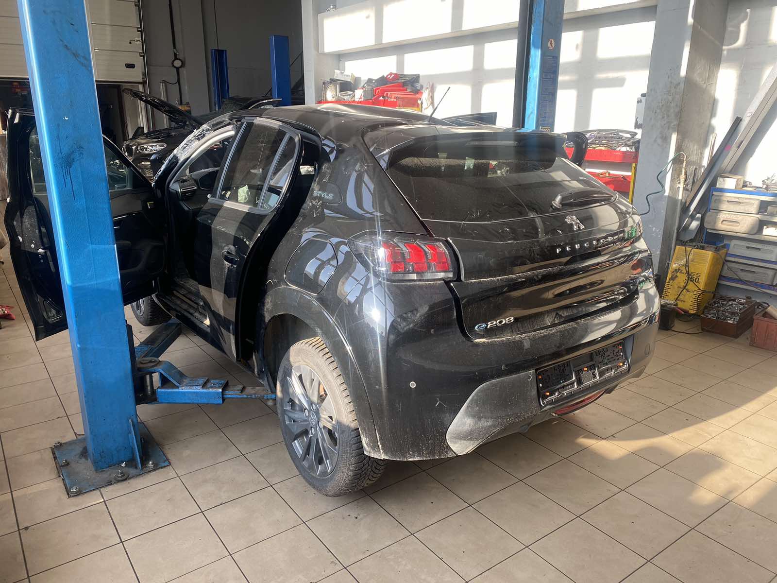 Used Peugeot 208 Cabin shoulders and its details 9827649480