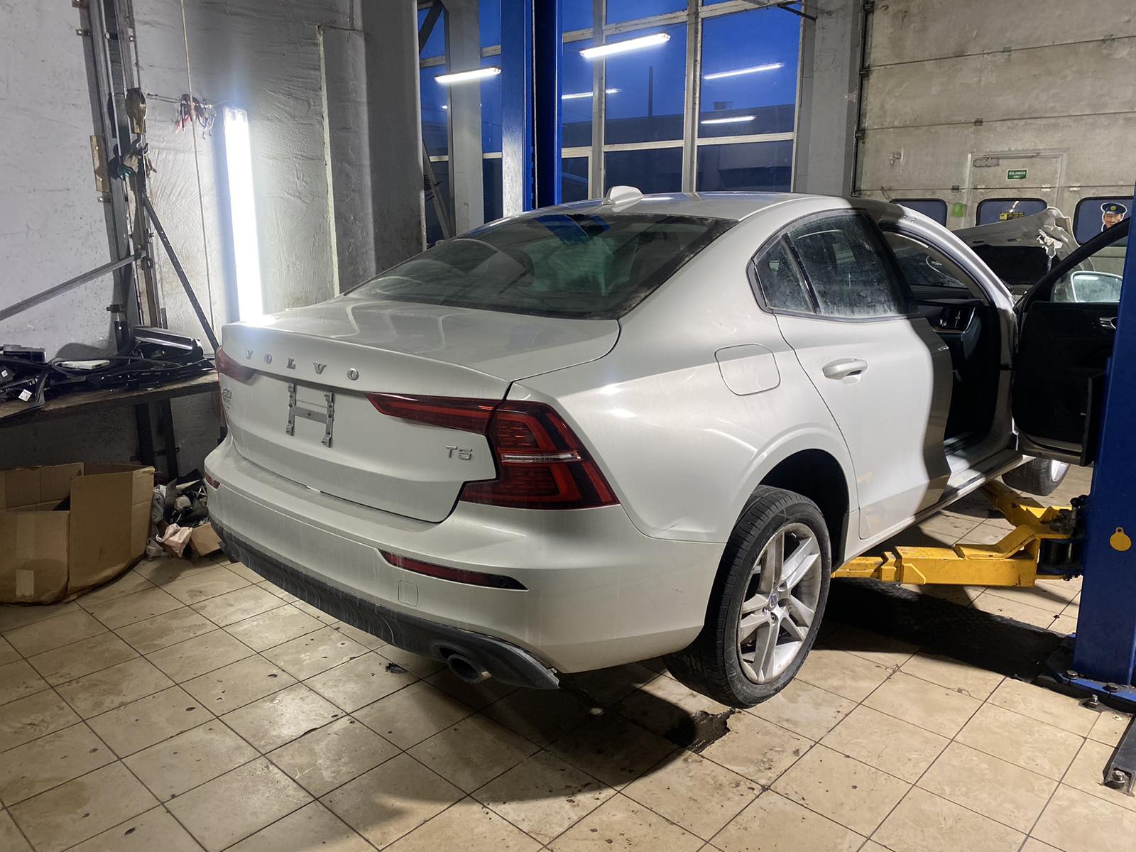 Used VOLVO S60 Switch and its parts