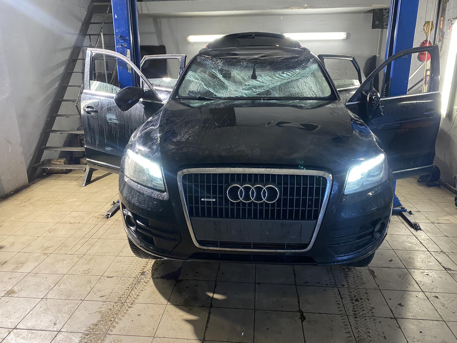 Used AUDI Q5 Bottom protection 8R0825219B