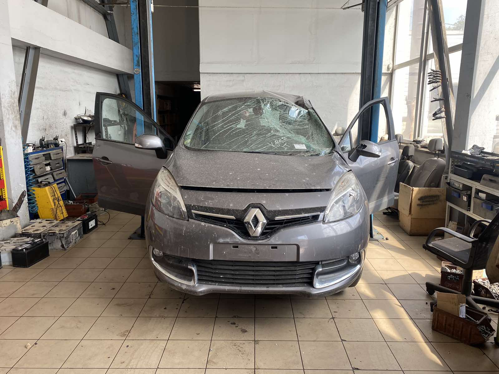 Used RENAULT Scenic Rim cover 403151379R