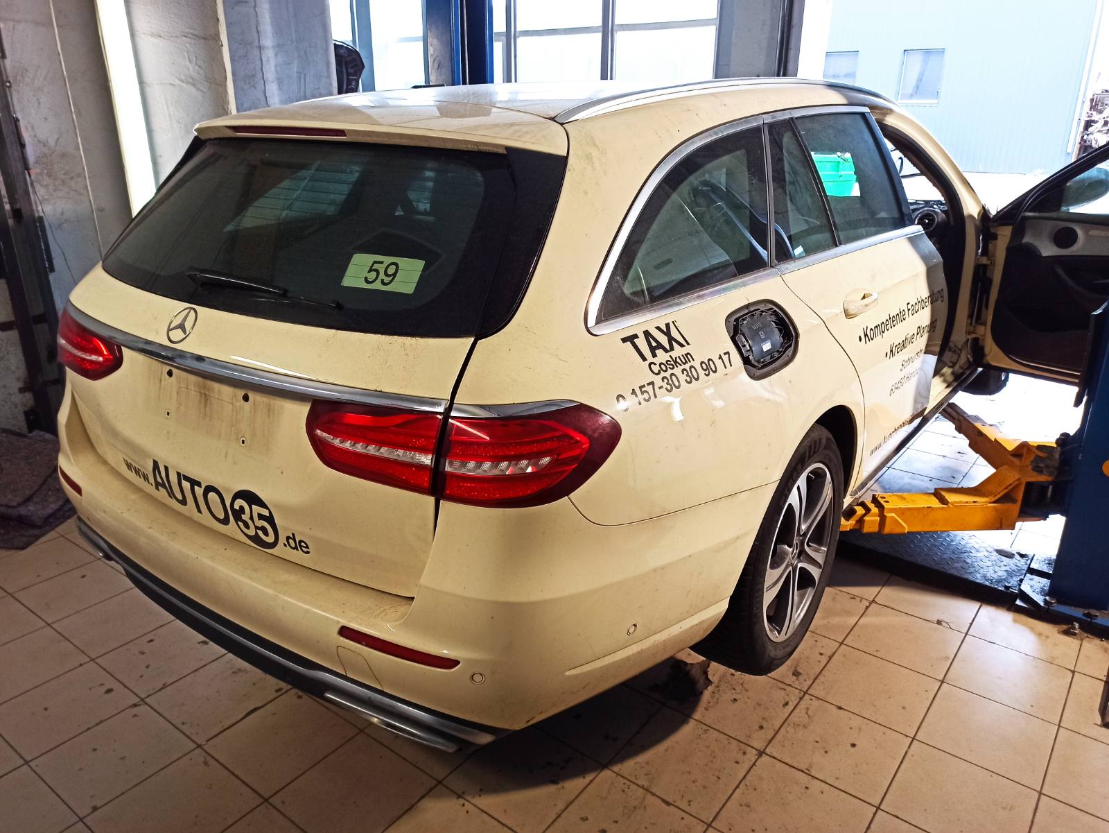 Used Mercedes Benz E-Class Rear axle and its details A2133505203