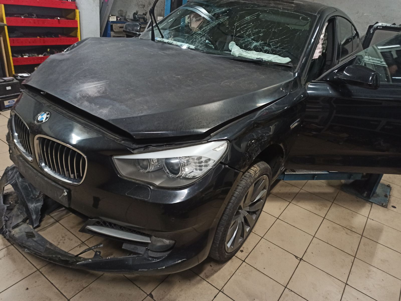 Used BMW 5 SERIES Front door lower hinge 7228158