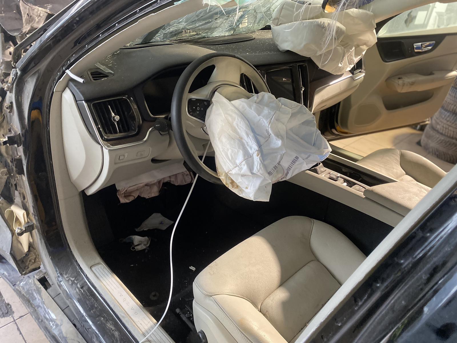 Used VOLVO S60 Bracket for front wing 31448917