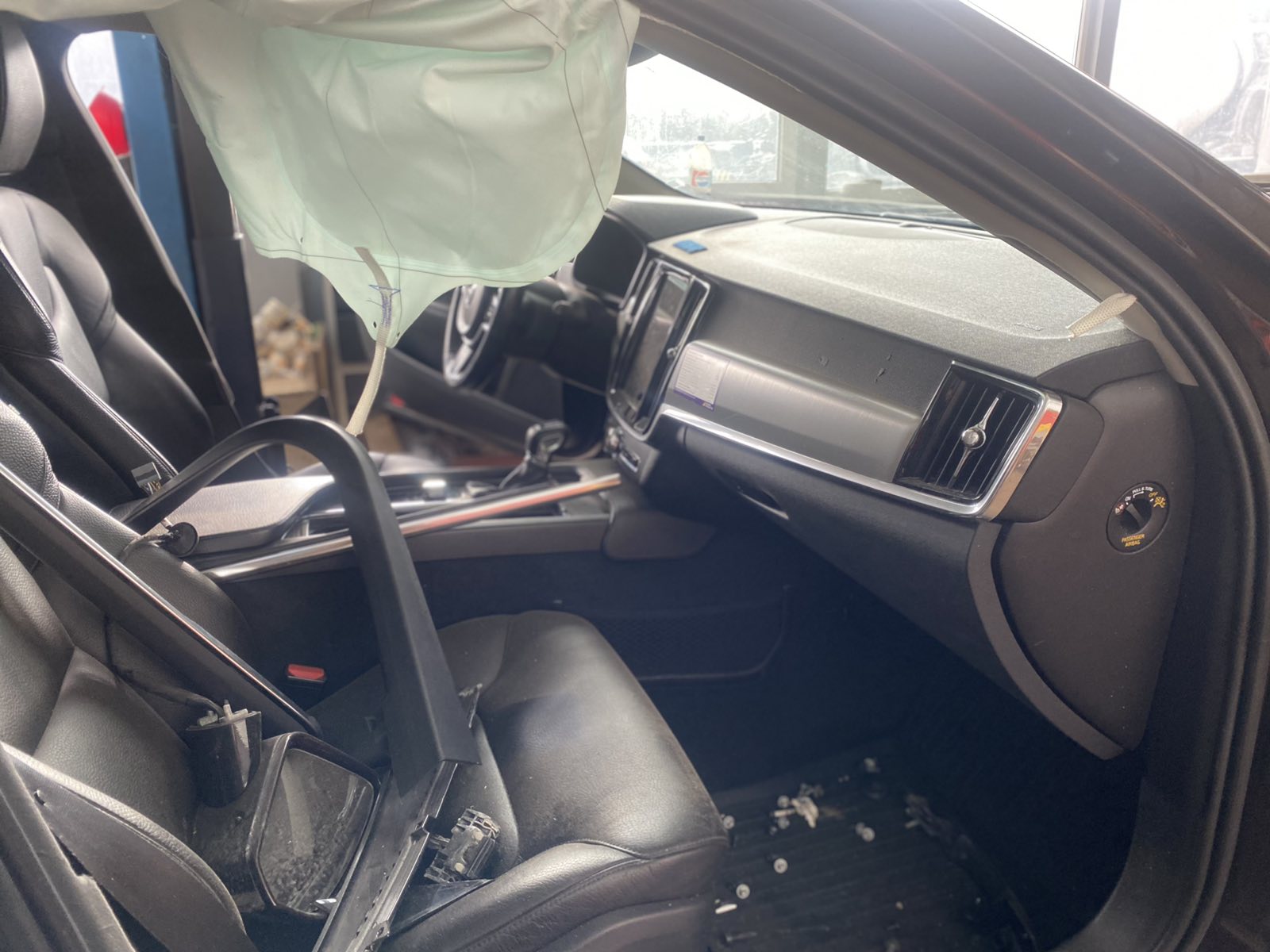 Used VOLVO V90 Rear side door strip to glass outer 31693336