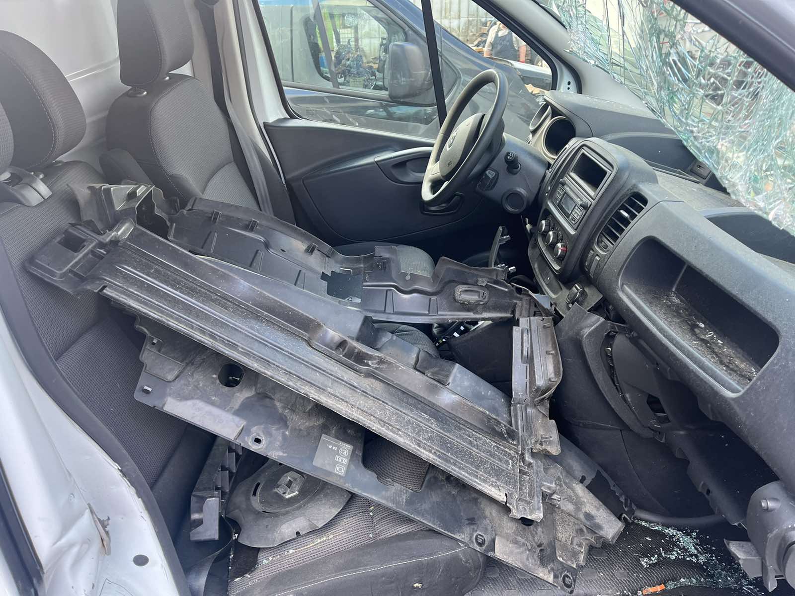Used RENAULT Trafic Holder next 241378513R
