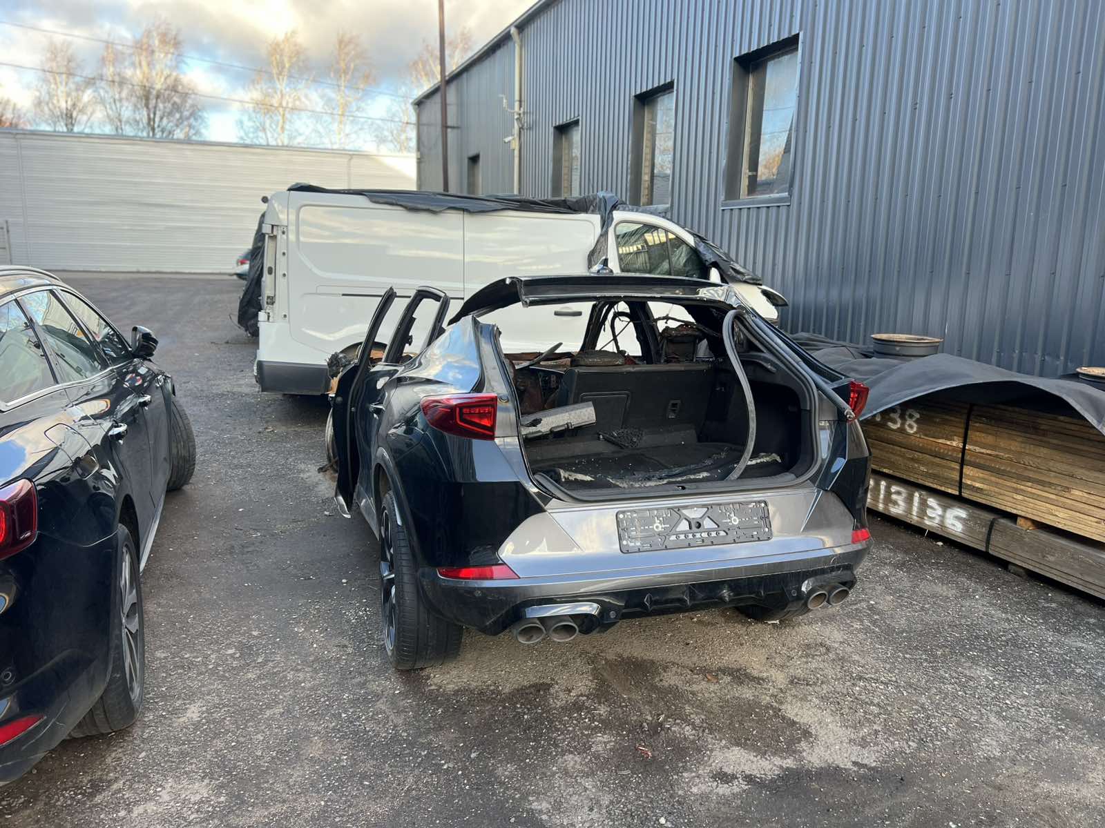 Used CUPRA Formentor Rear wing and its parts 5FF809402A