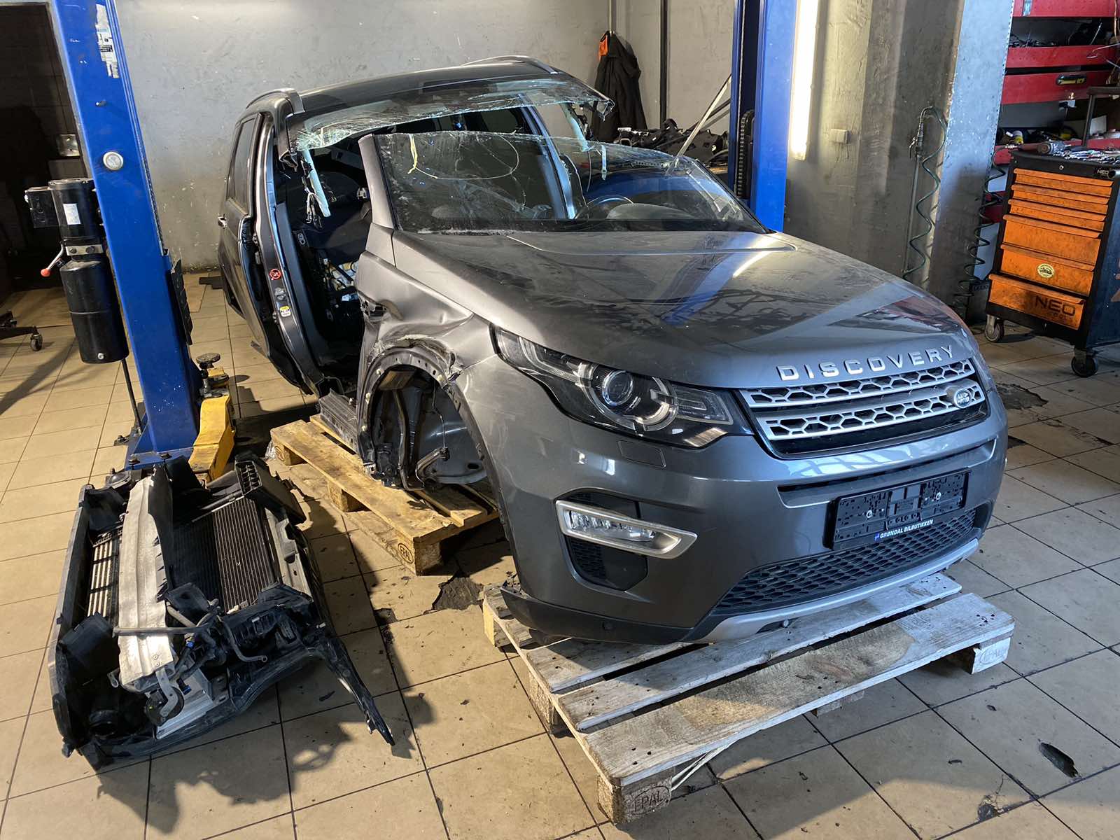 Used Land Rover Discovery Sport Exterior sill trim LR058523