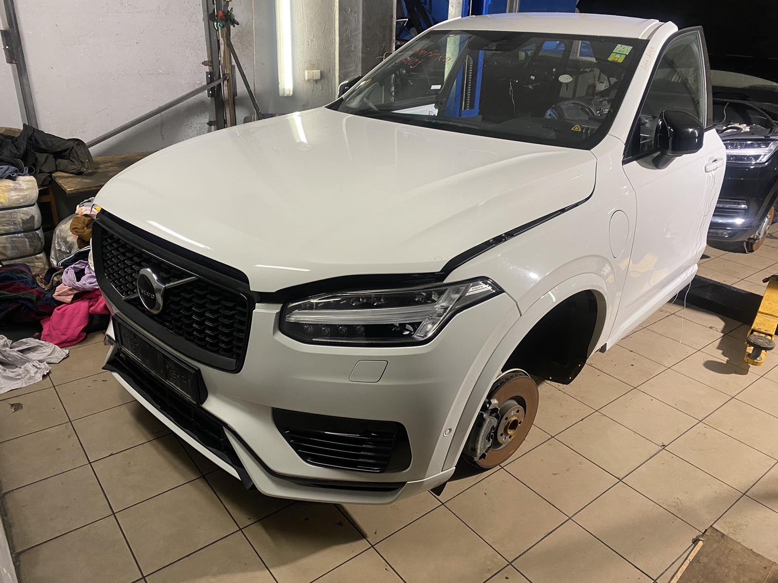 Naudotas VOLVO XC90 Saugiklių bloko laikiklis po variklio gaubtu 31398000