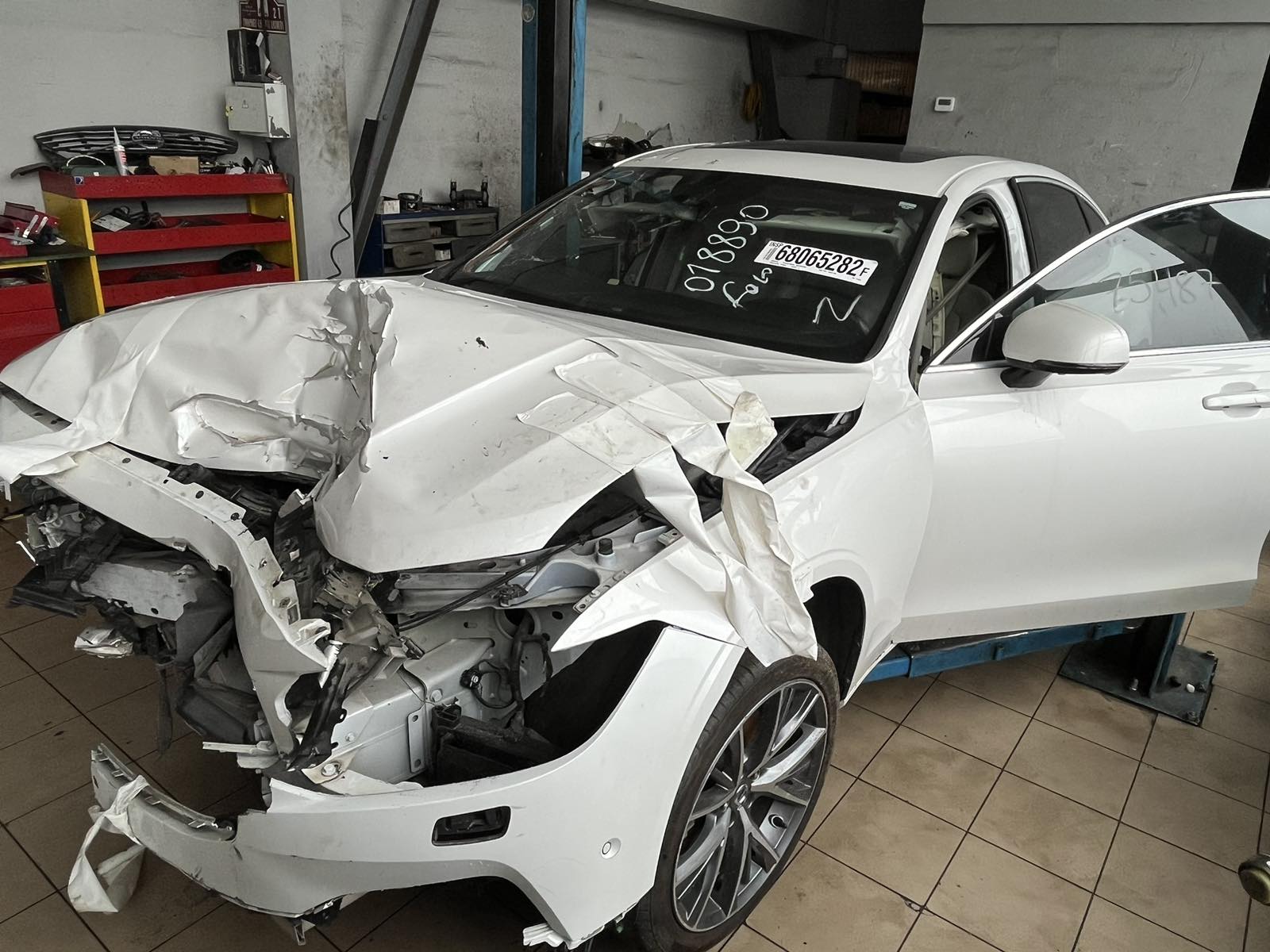 Naudotas VOLVO S90 Galinių šoninių durų juostelė prie stiklo išorinė ...