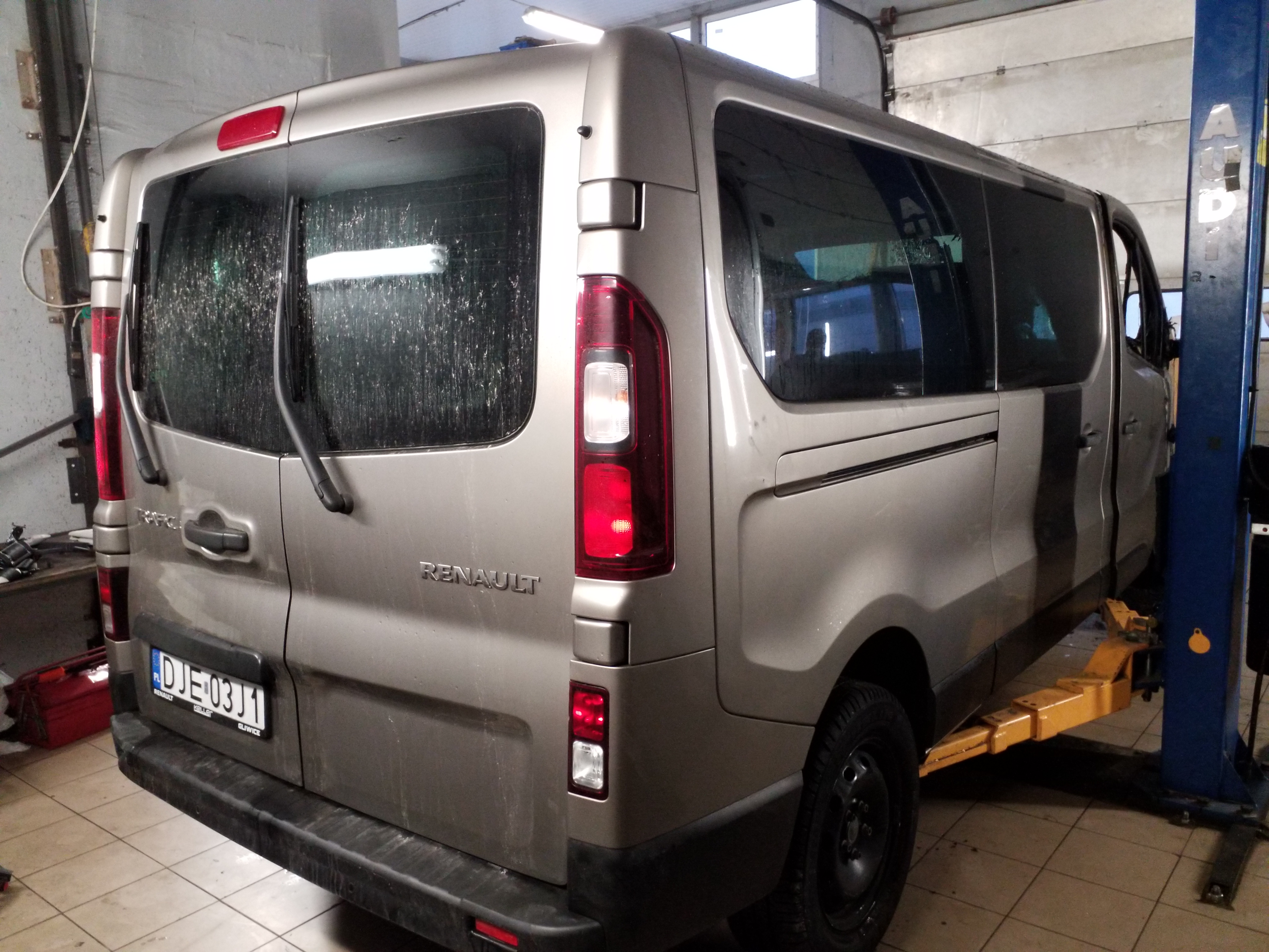 Used RENAULT Trafic Rear tailgate lock 8200006253