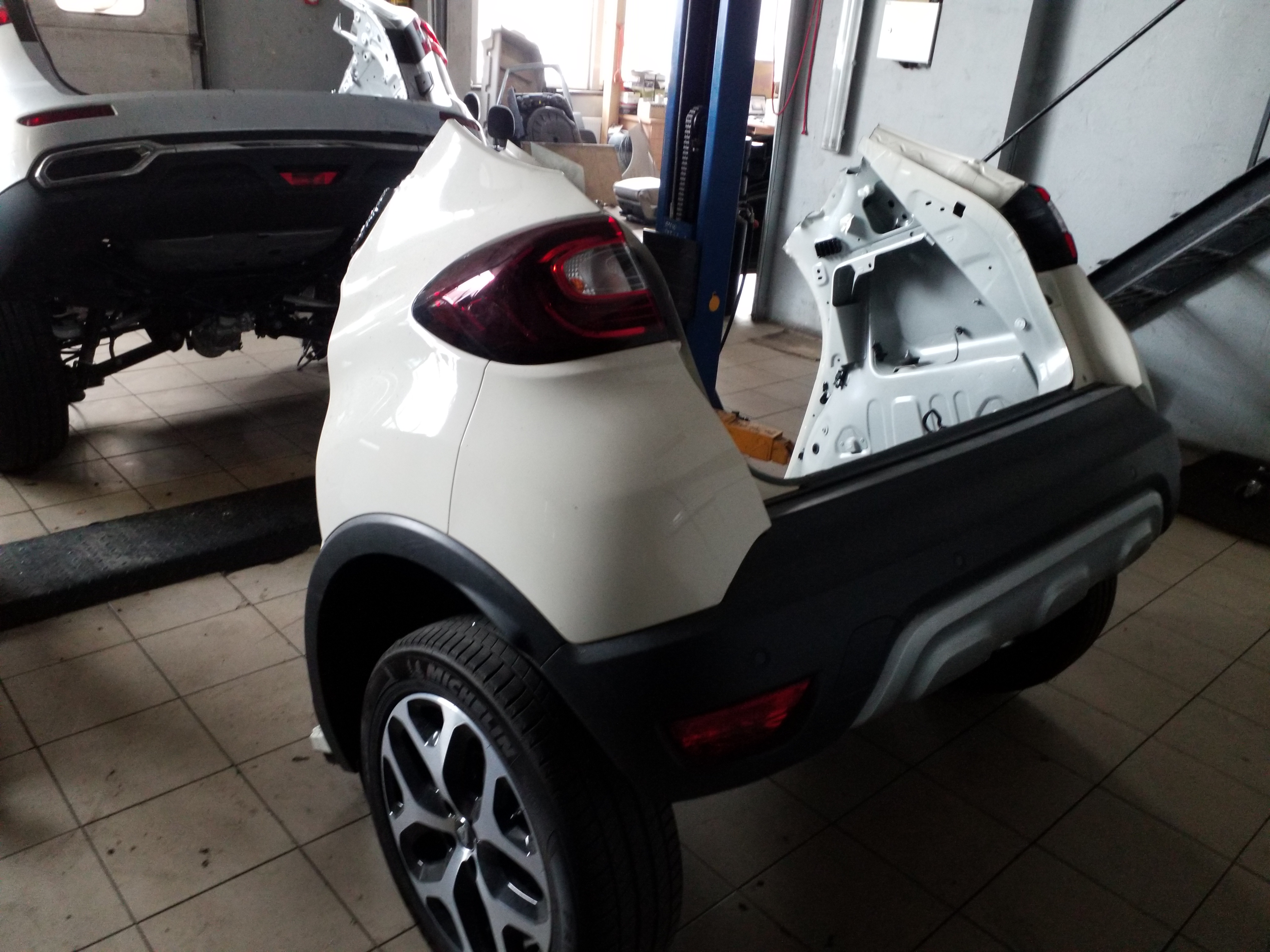 Used RENAULT Captur Front frame and its details 625003860R