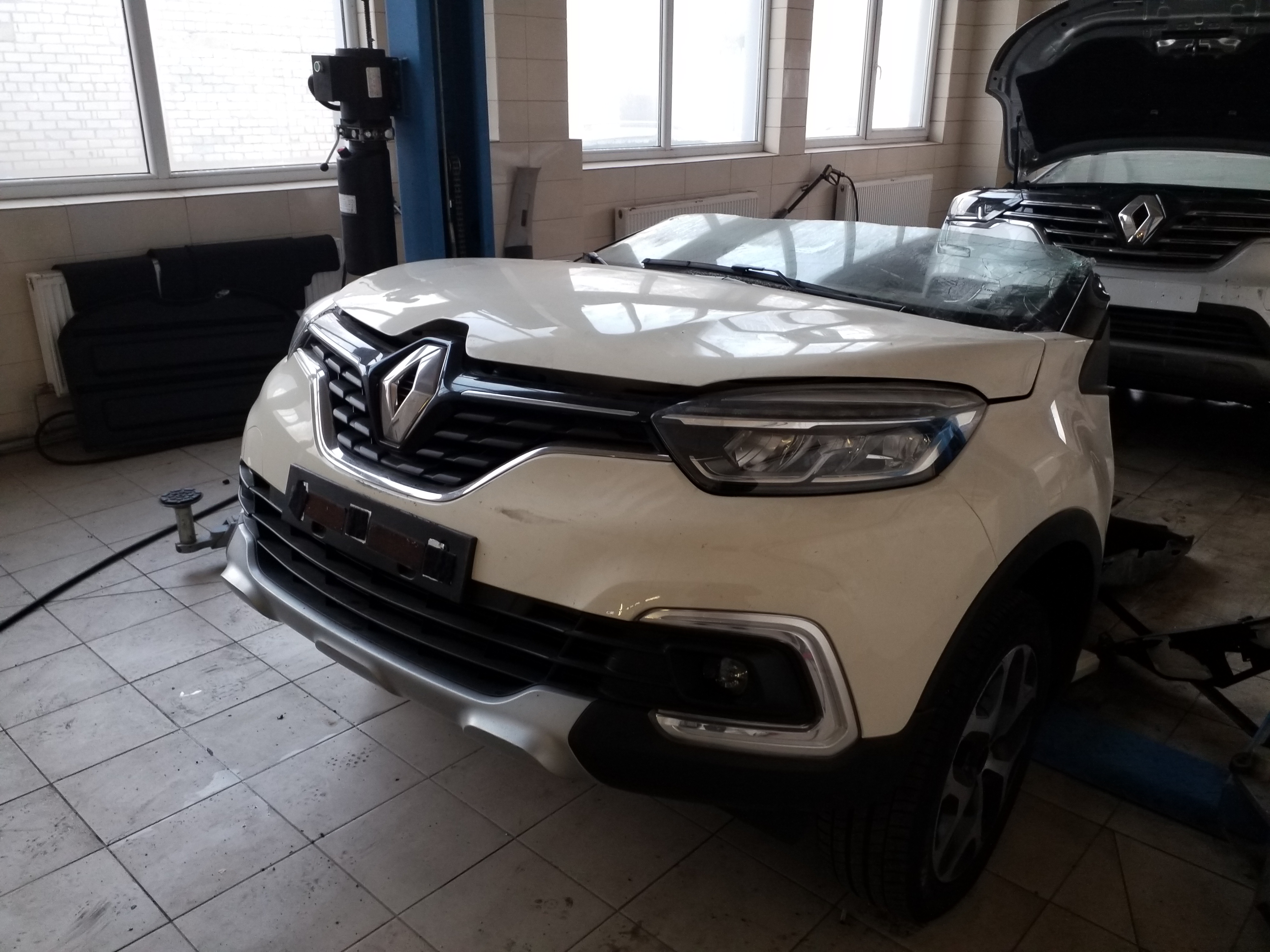 Used RENAULT Captur Front frame and its details 625003860R