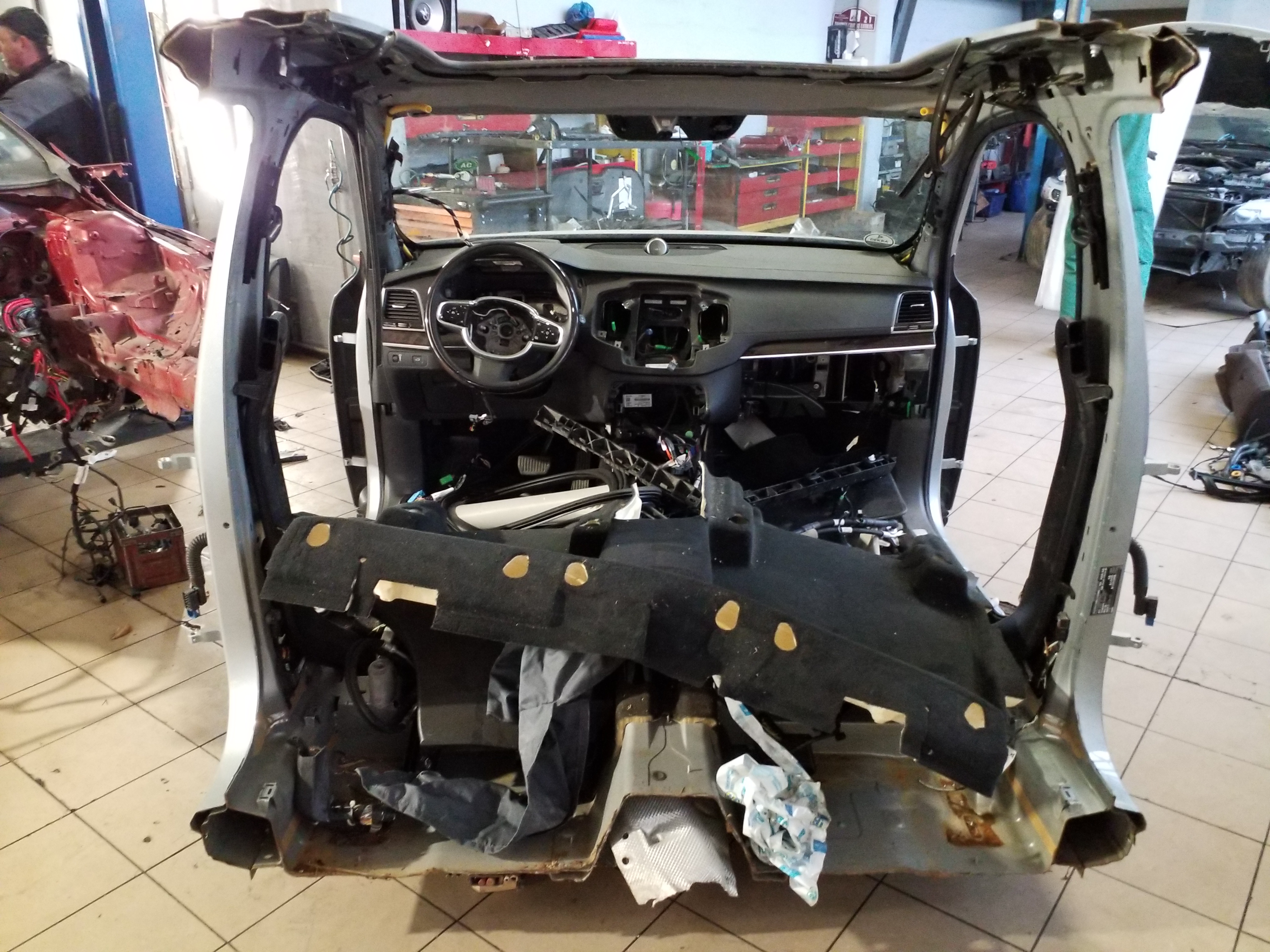 Used VOLVO XC90 Bracket for front wing 31371008