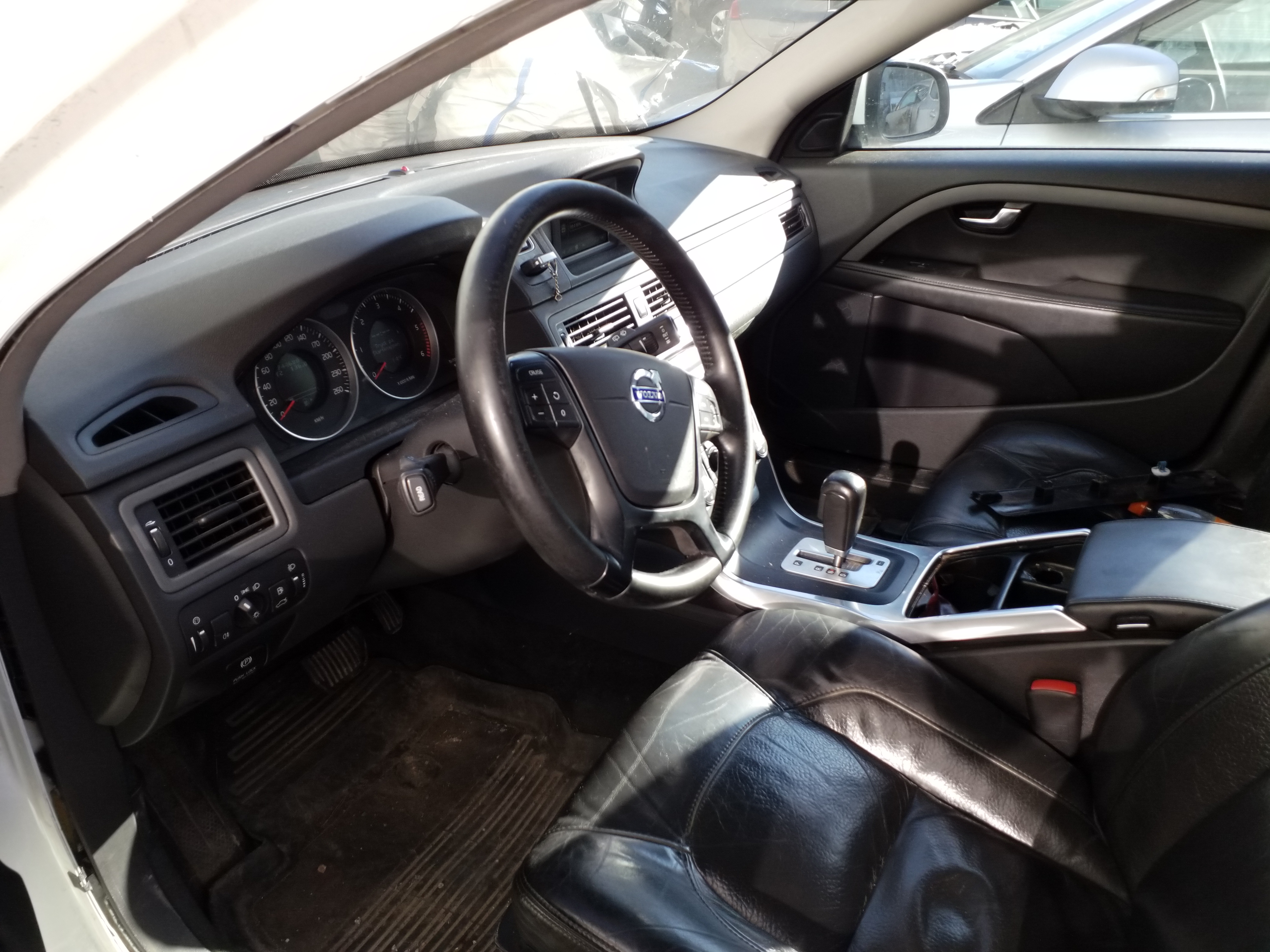 Naudotas VOLVO V70 Galinio bamperio laikiklis 30678650