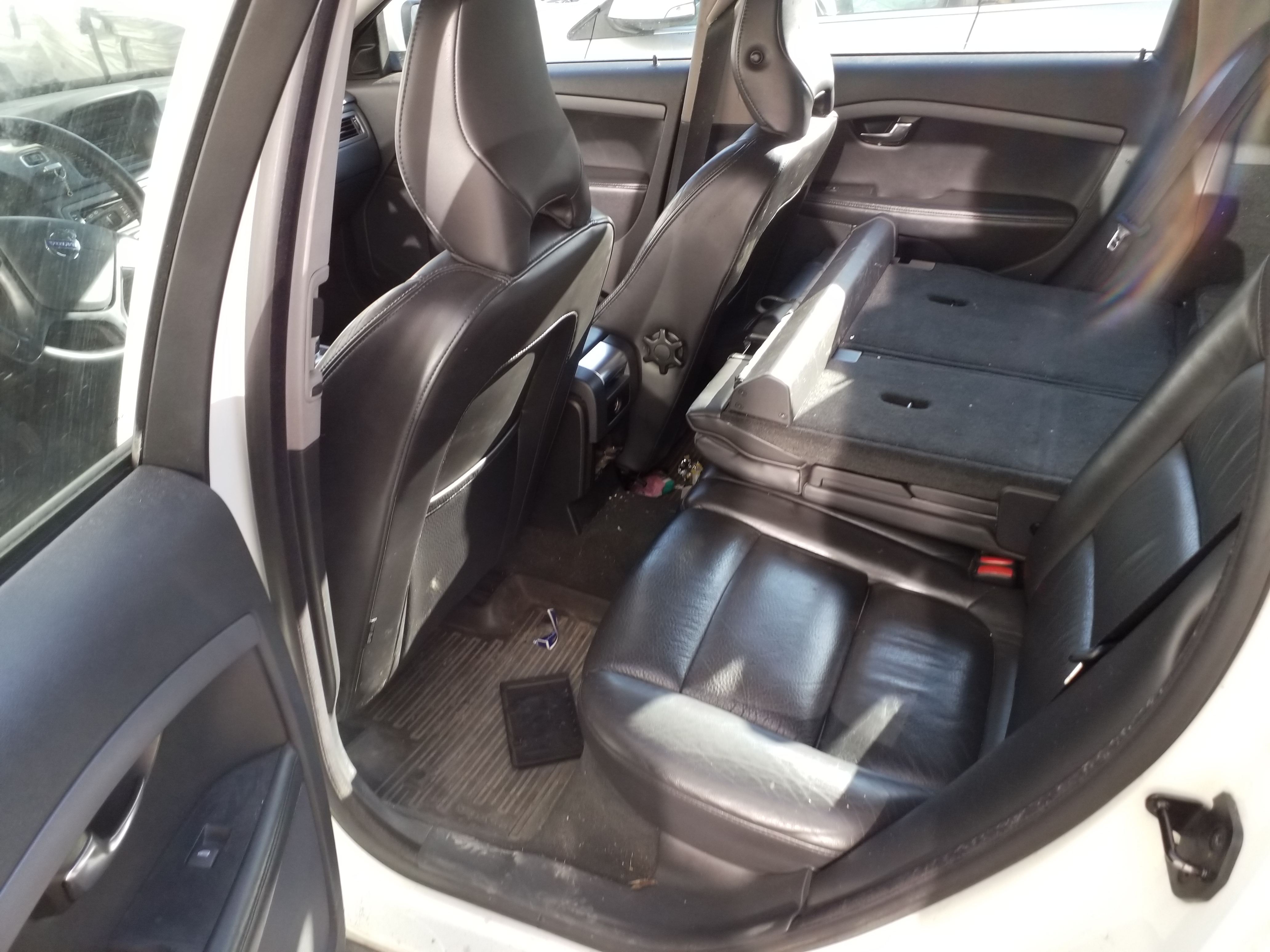 Naudotas VOLVO V70 Galinio bamperio putplastis 30678653