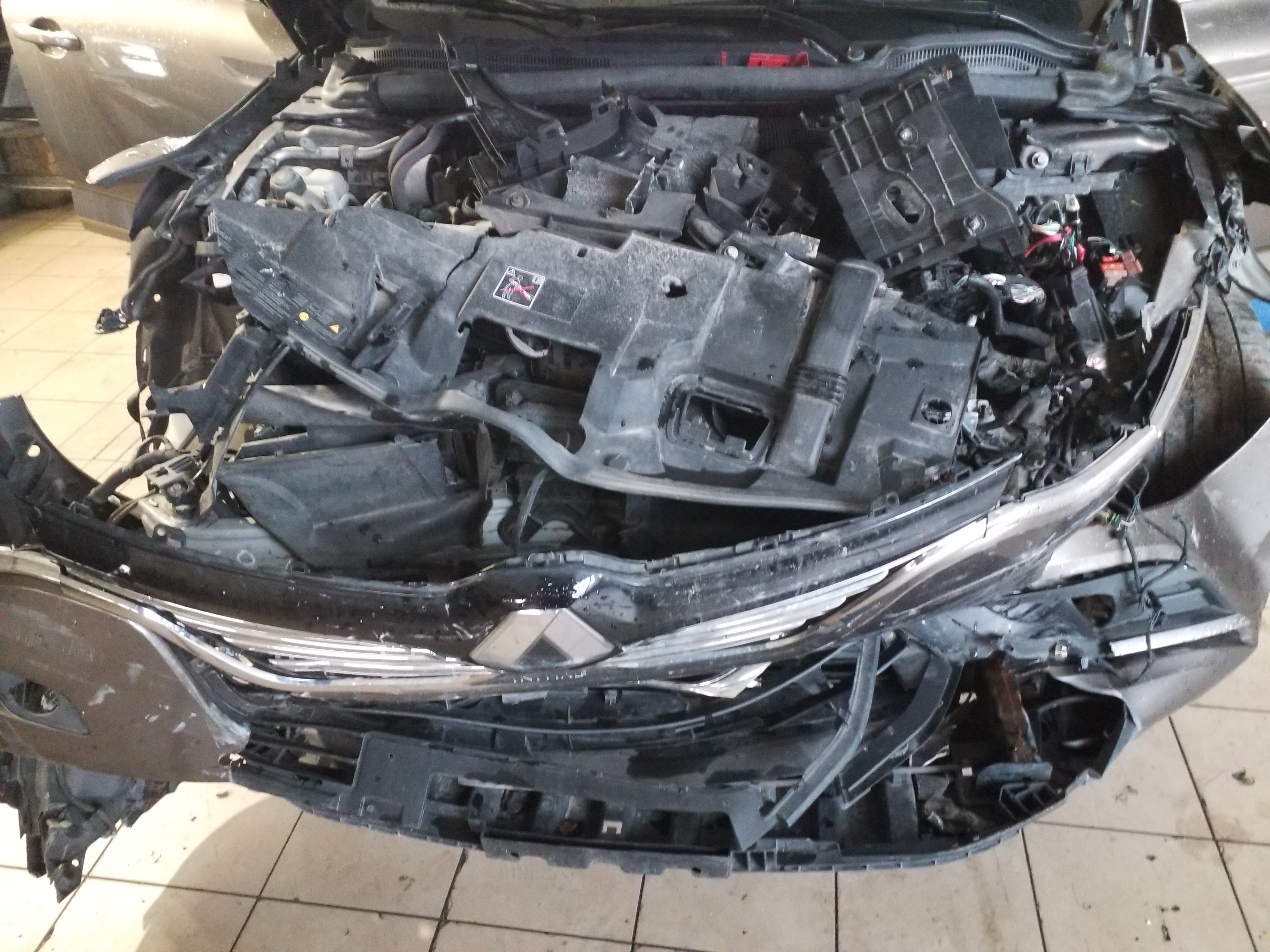 Used RENAULT Talisman Fuel filter housing 164000637R