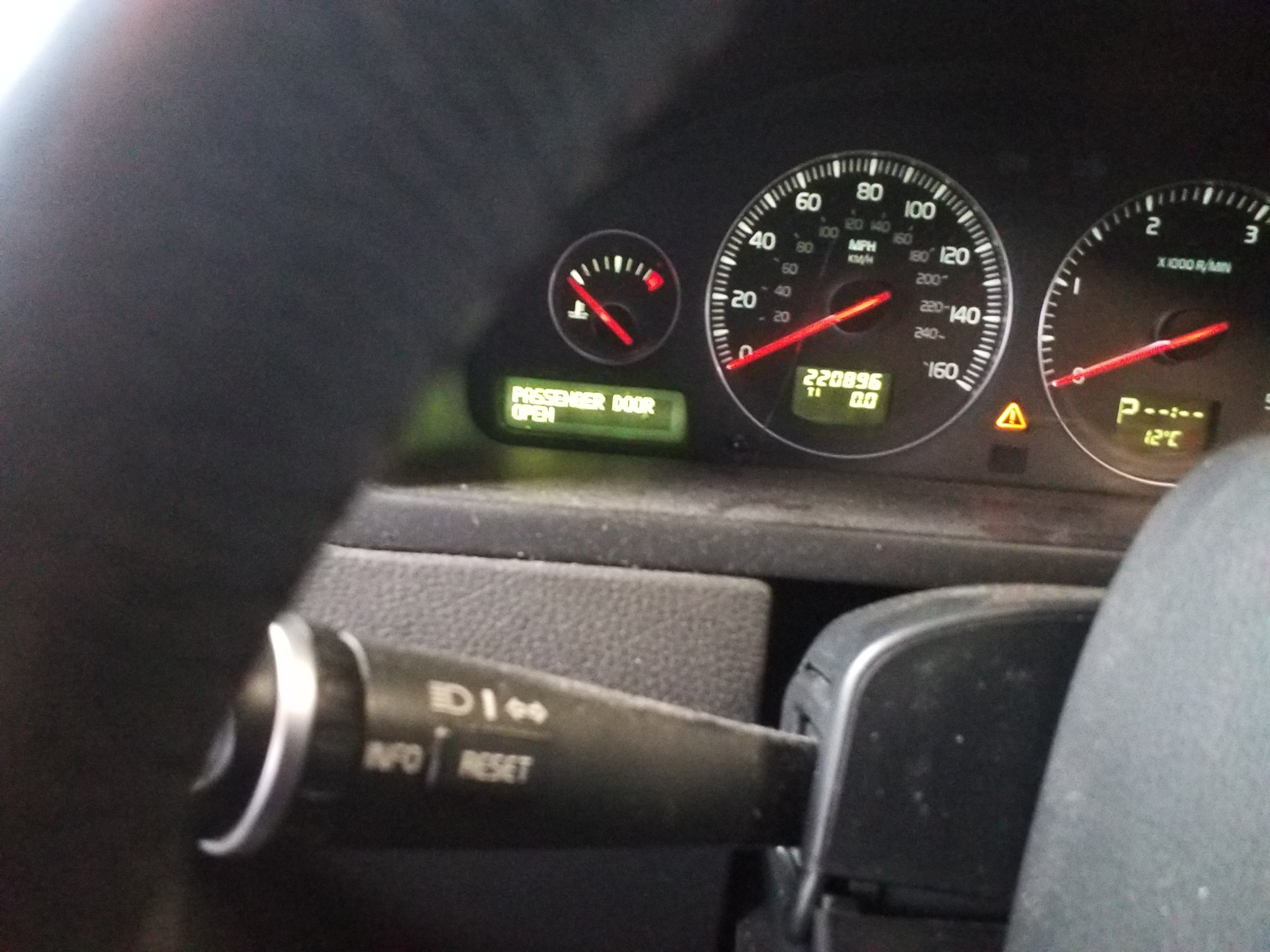 Naudotas VOLVO XC90 Galinių šoninių durų atidarymo rankenėlė išorinė ir ...