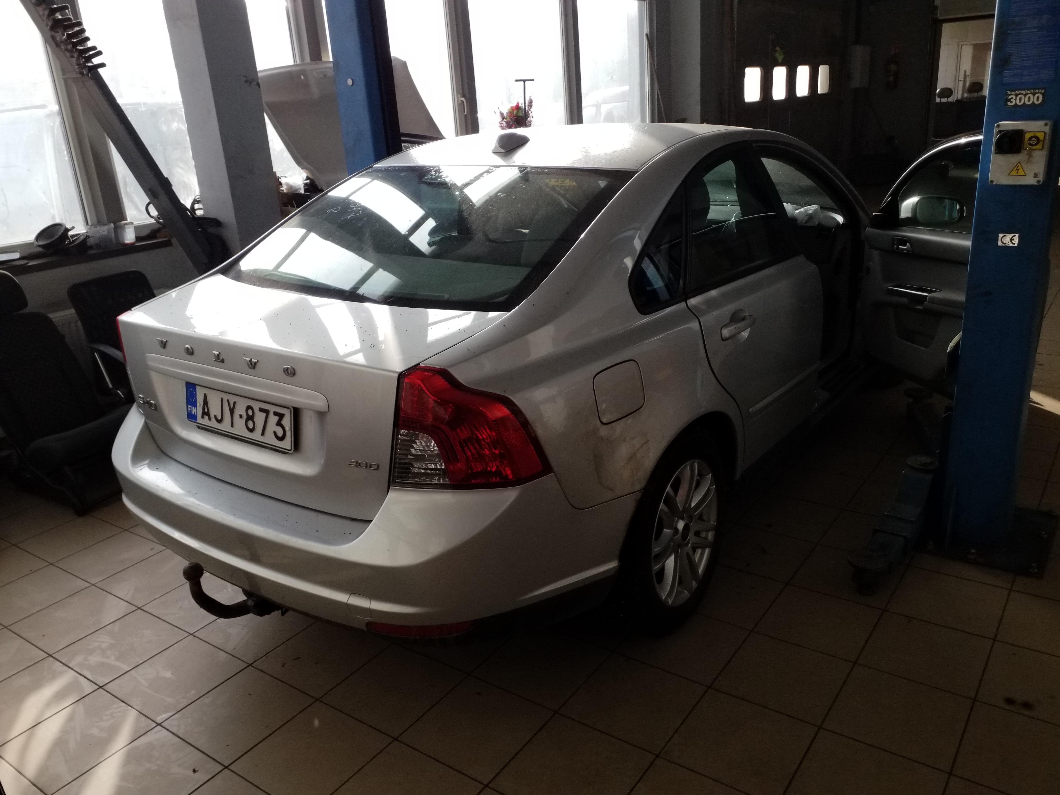 Used VOLVO S40 Rear bumper bracket 31265599