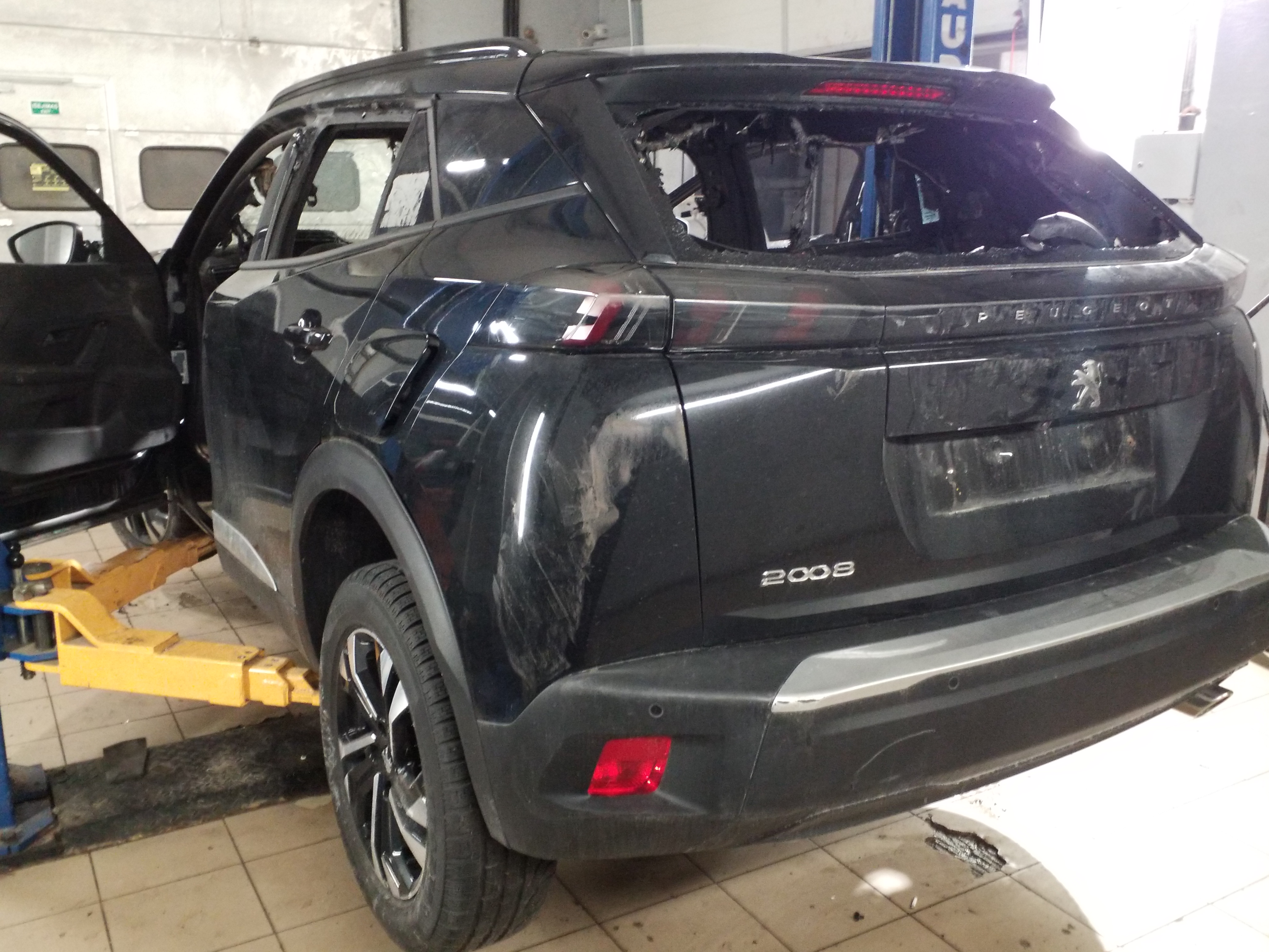 Использовал Peugeot 2008 Держатель батареи 9823533180