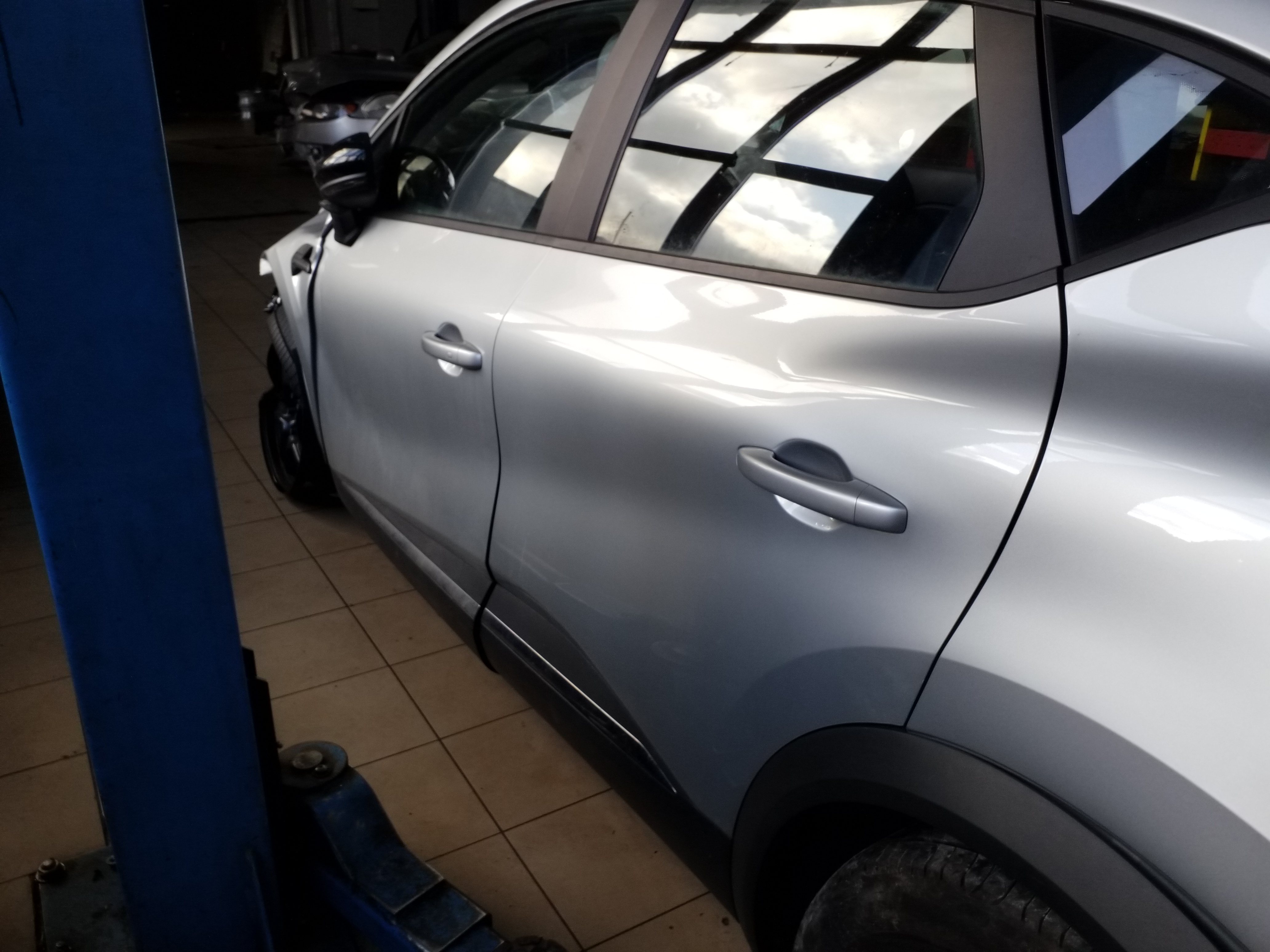 Used RENAULT Captur Shock absorber for front bumper beam 561103790R
