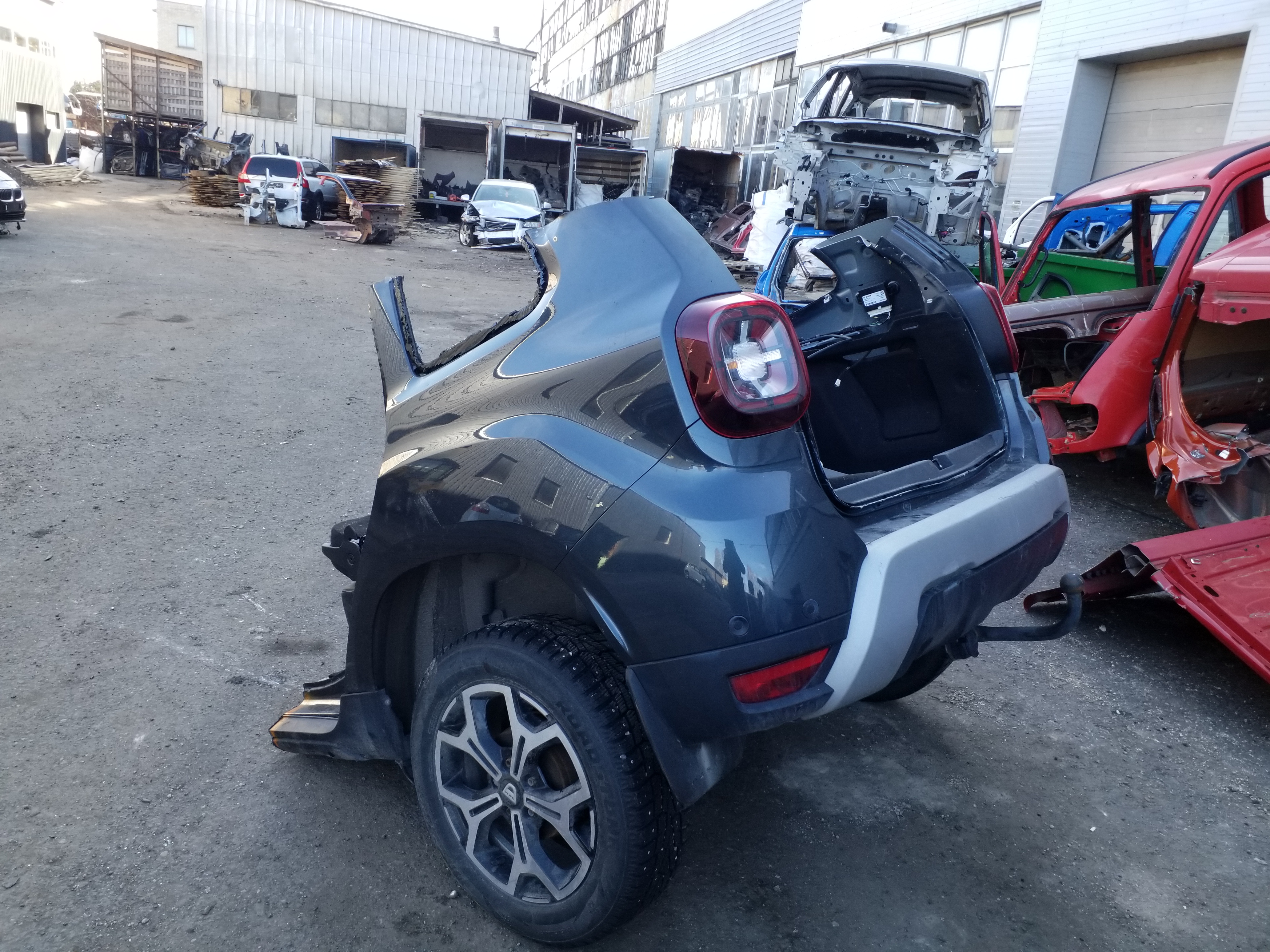 Kasutatud Dacia Duster Tagumine kaitseraua klamber 850445579R