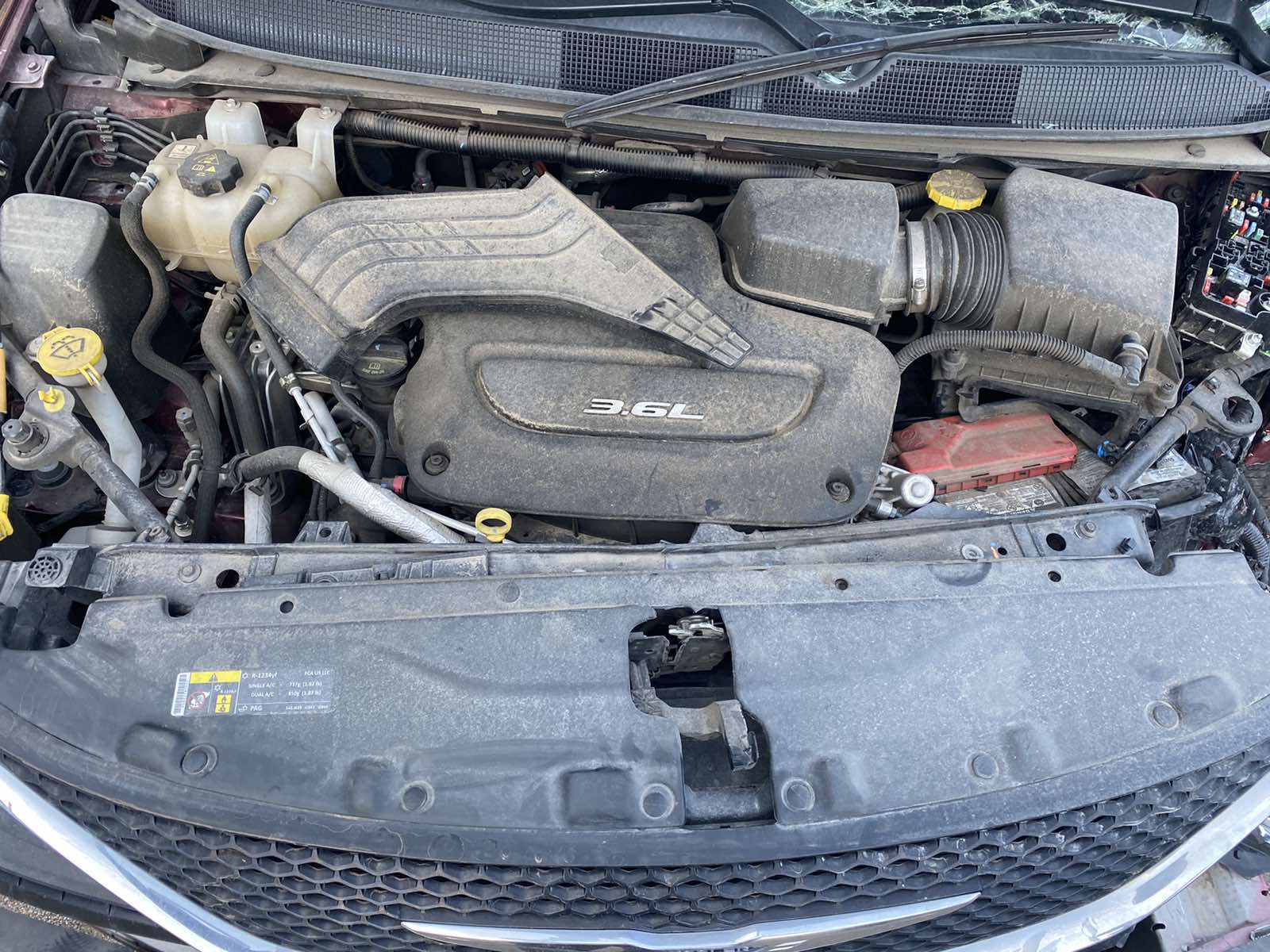 Used Chrysler Pacifica Sliding door bracket 68185994AA