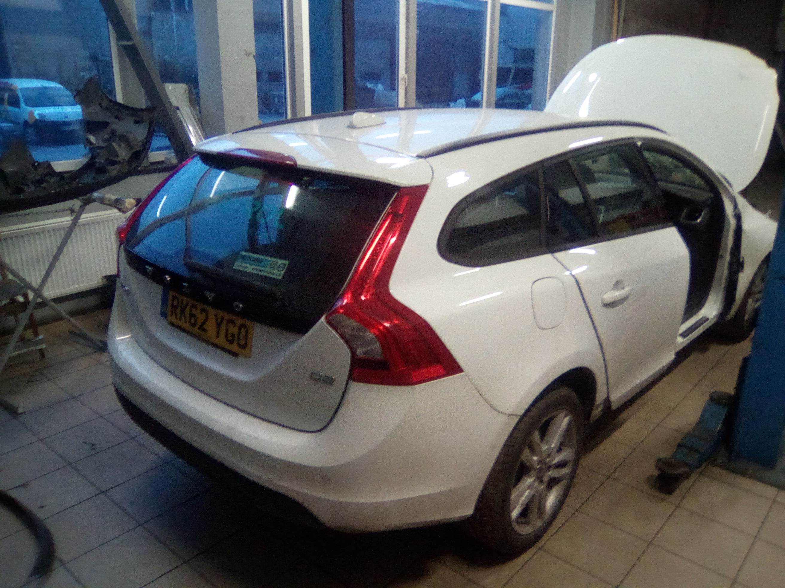 Used VOLVO V60 Windscreen strut outer 31335865