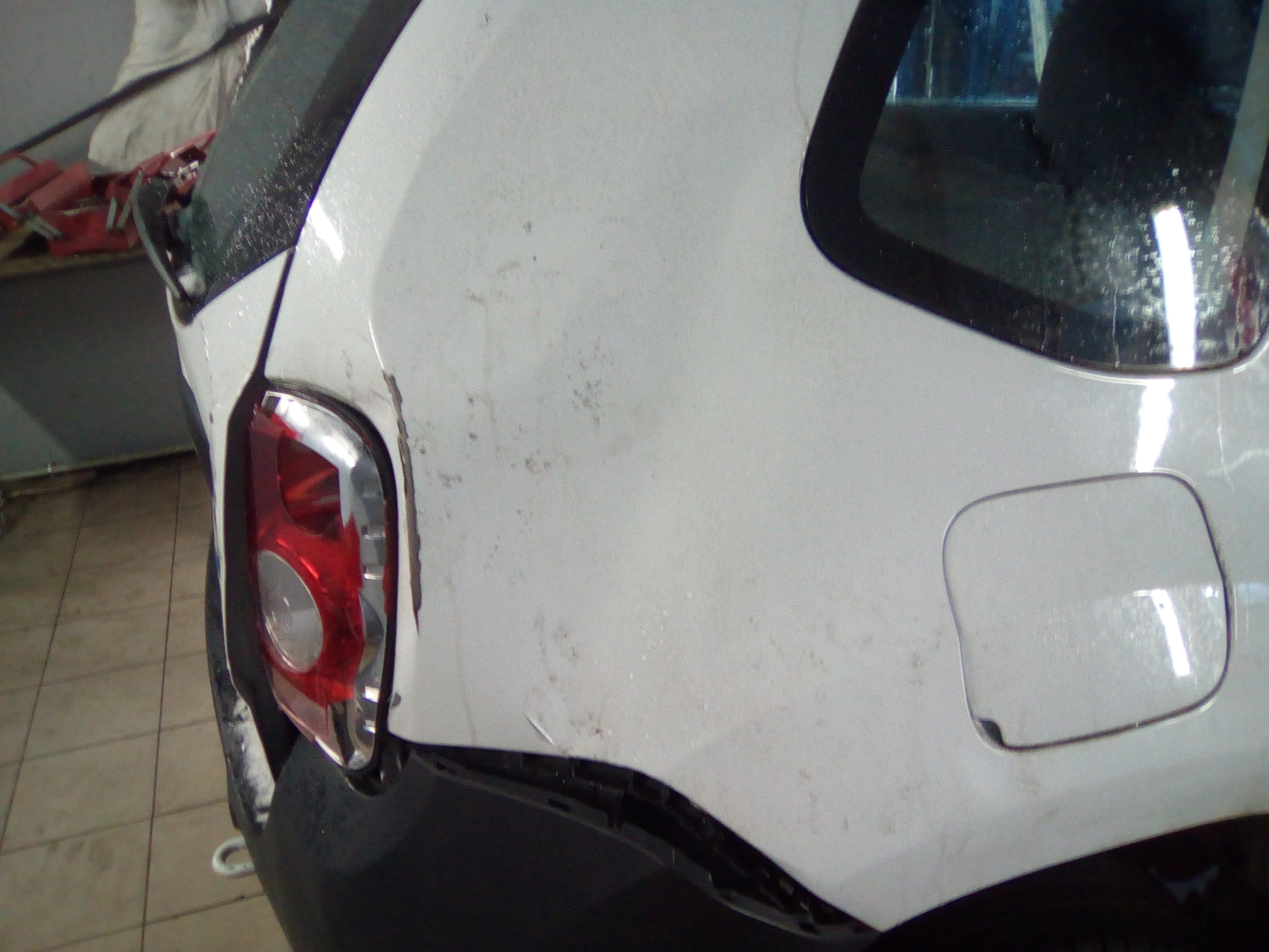 Used Dacia Duster Front bumper bracket 622220011R