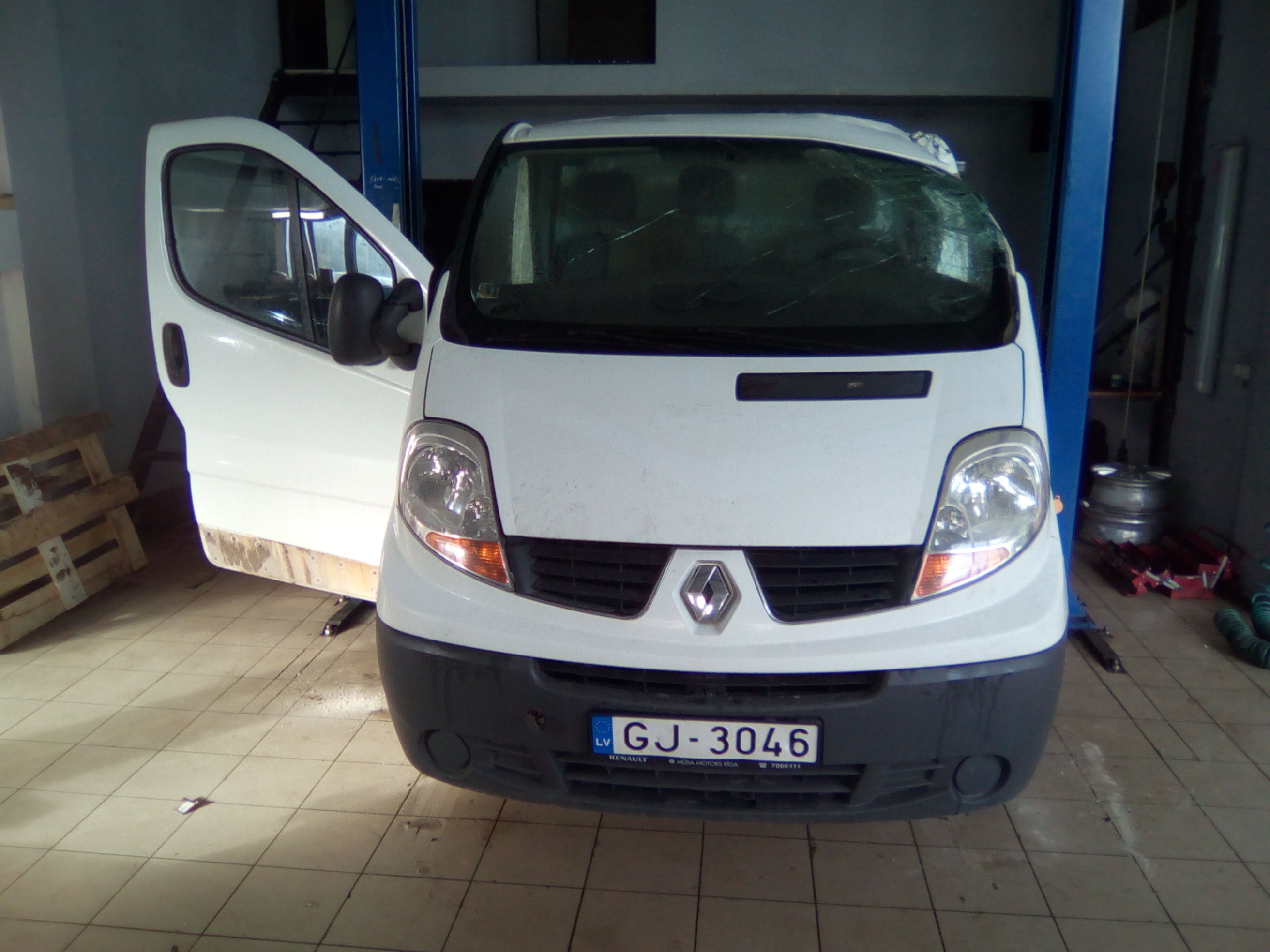 Used RENAULT Trafic Rear fog lamp 7701479309