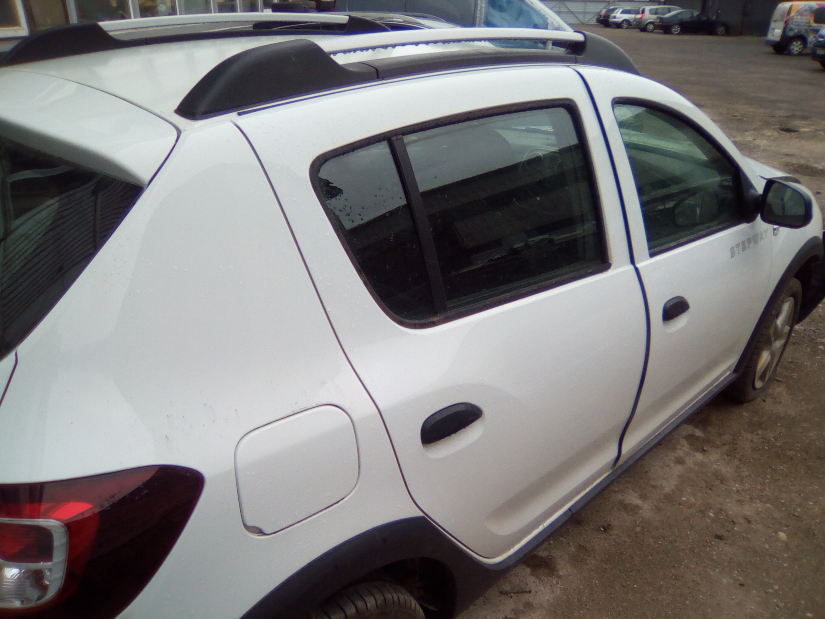 Used Dacia Sandero Front fender and its parts 638312139R