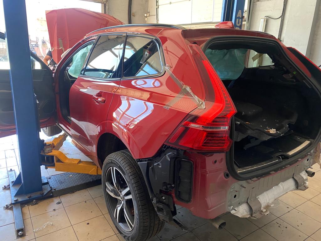 Naudotas VOLVO XC60 Galinių šoninių durų juostelė prie stiklo išorinė ...