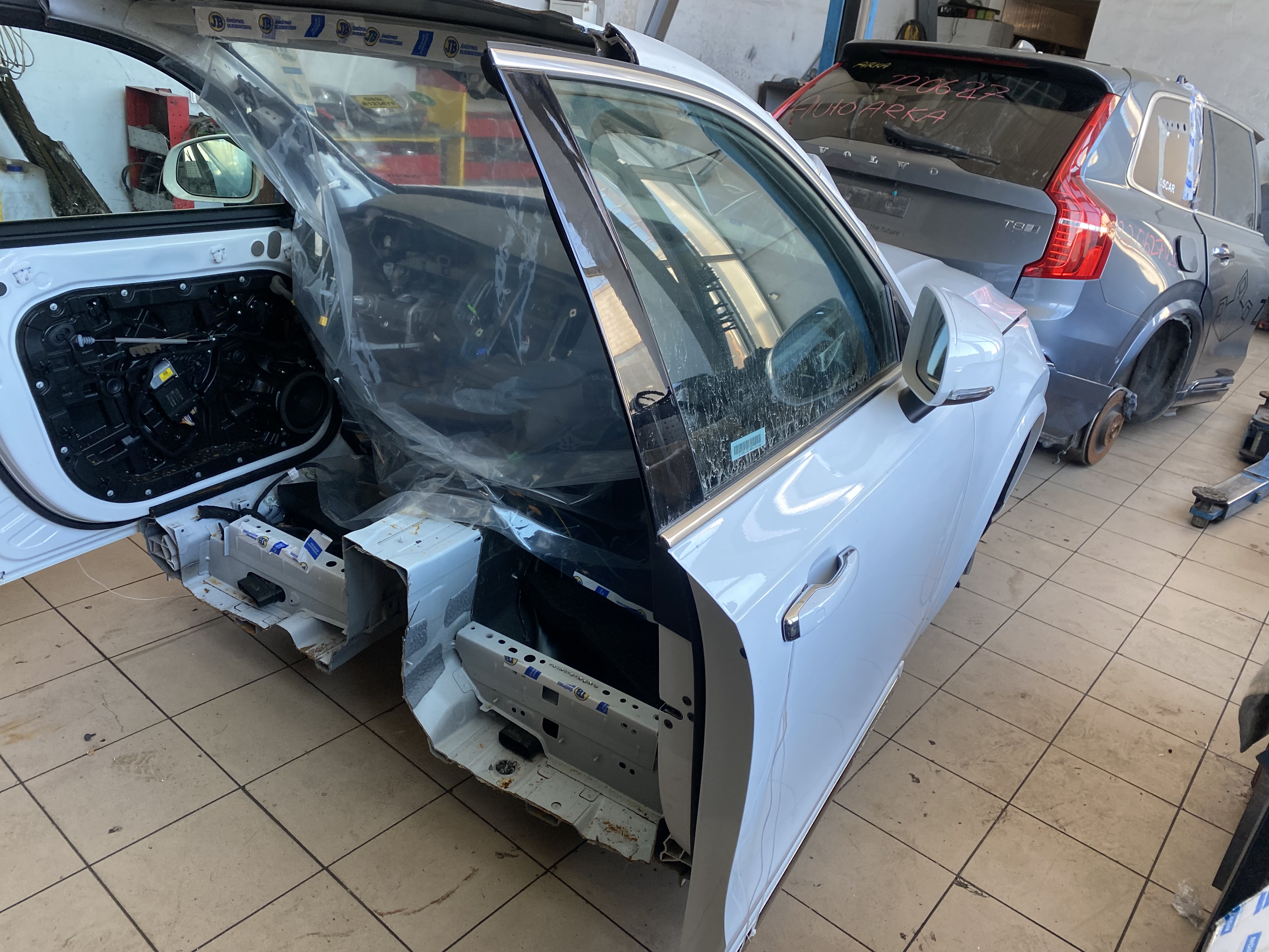 Used VOLVO XC90 Side mirror and its details 31385652